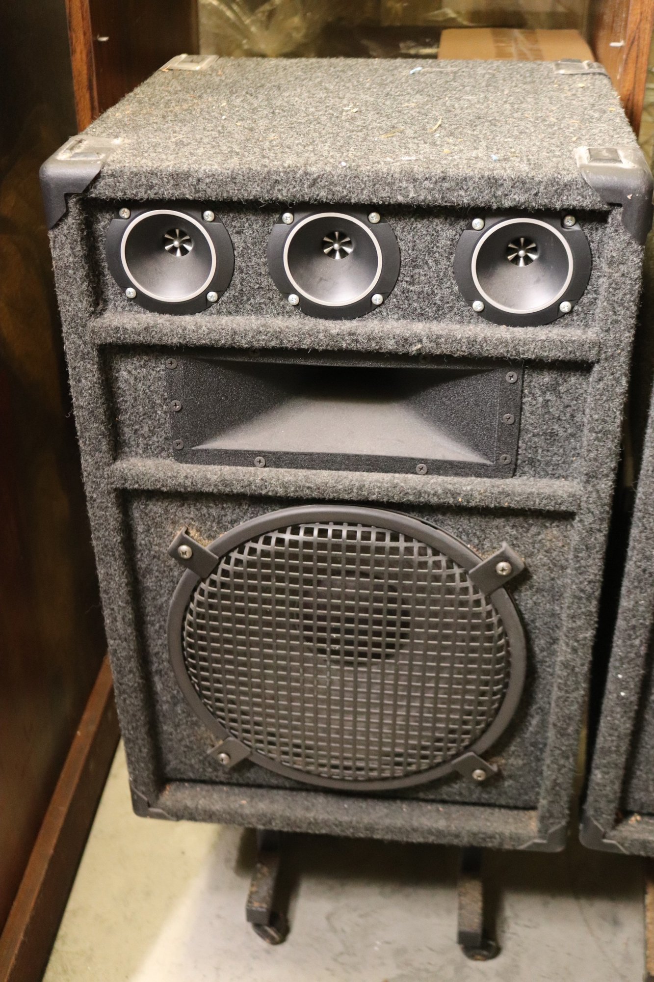 12- Inch Speakers As Pictured #59301 | Auctionninja.com