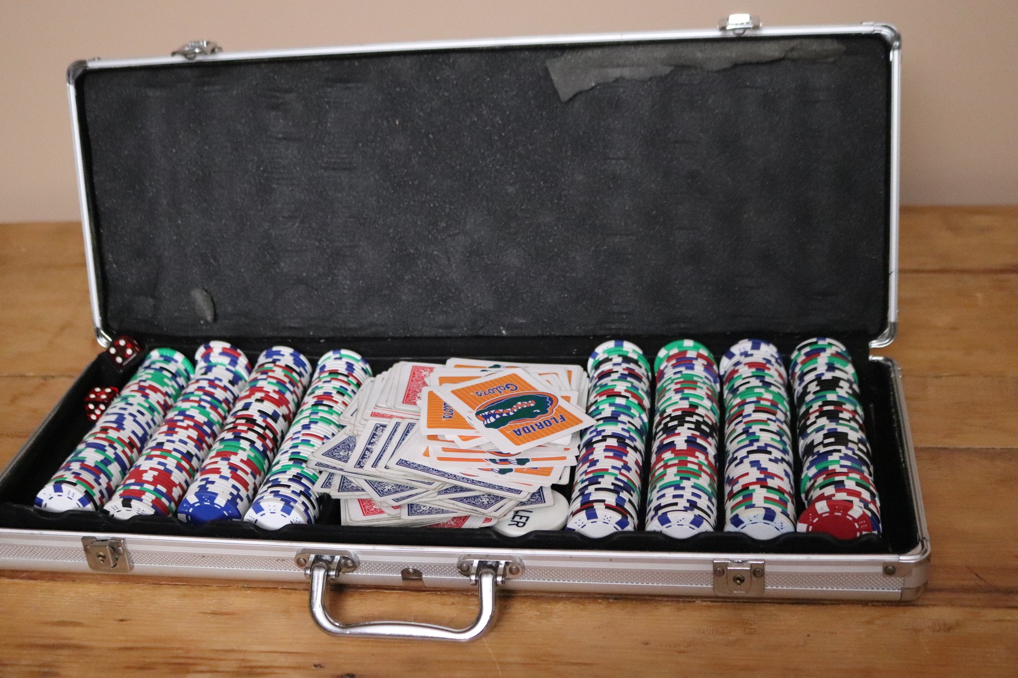Poker Set With Case #53588 | Auctionninja.com