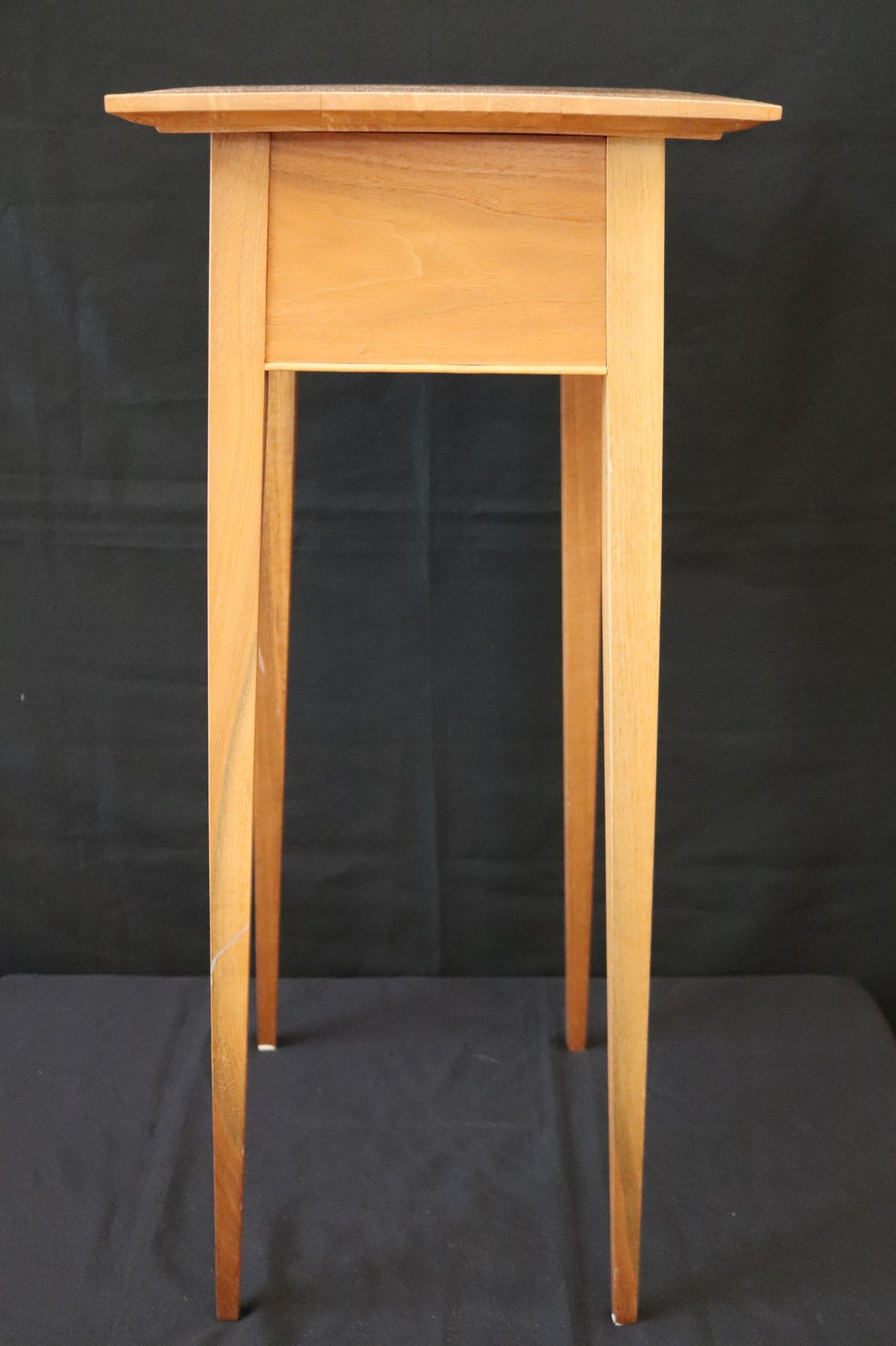 Custom Made Solid Wood Accent Table #70012 | Auctionninja.com