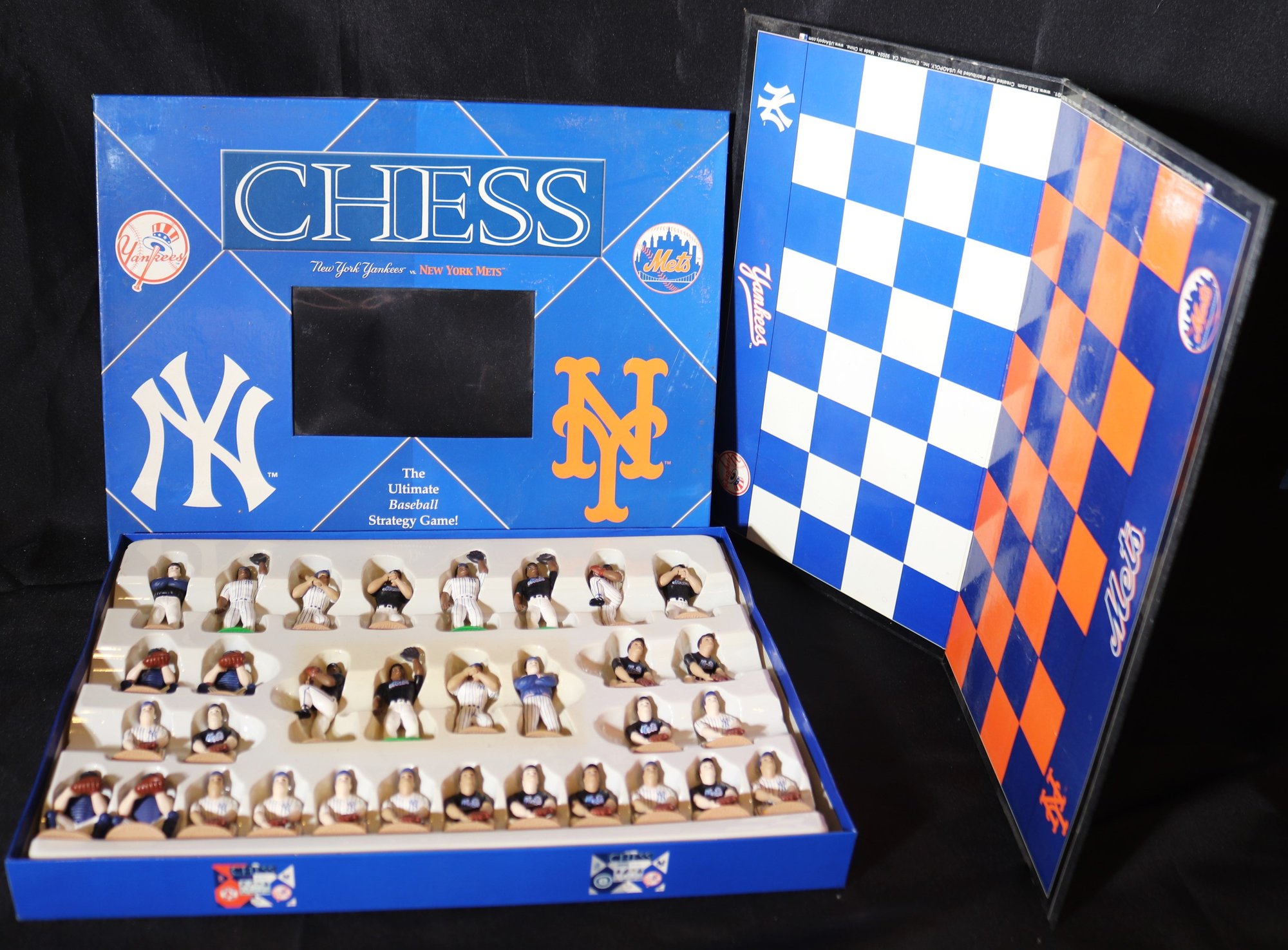 New York Mets Vs Yankees Chess Set With Box #51004 | Auctionninja.com