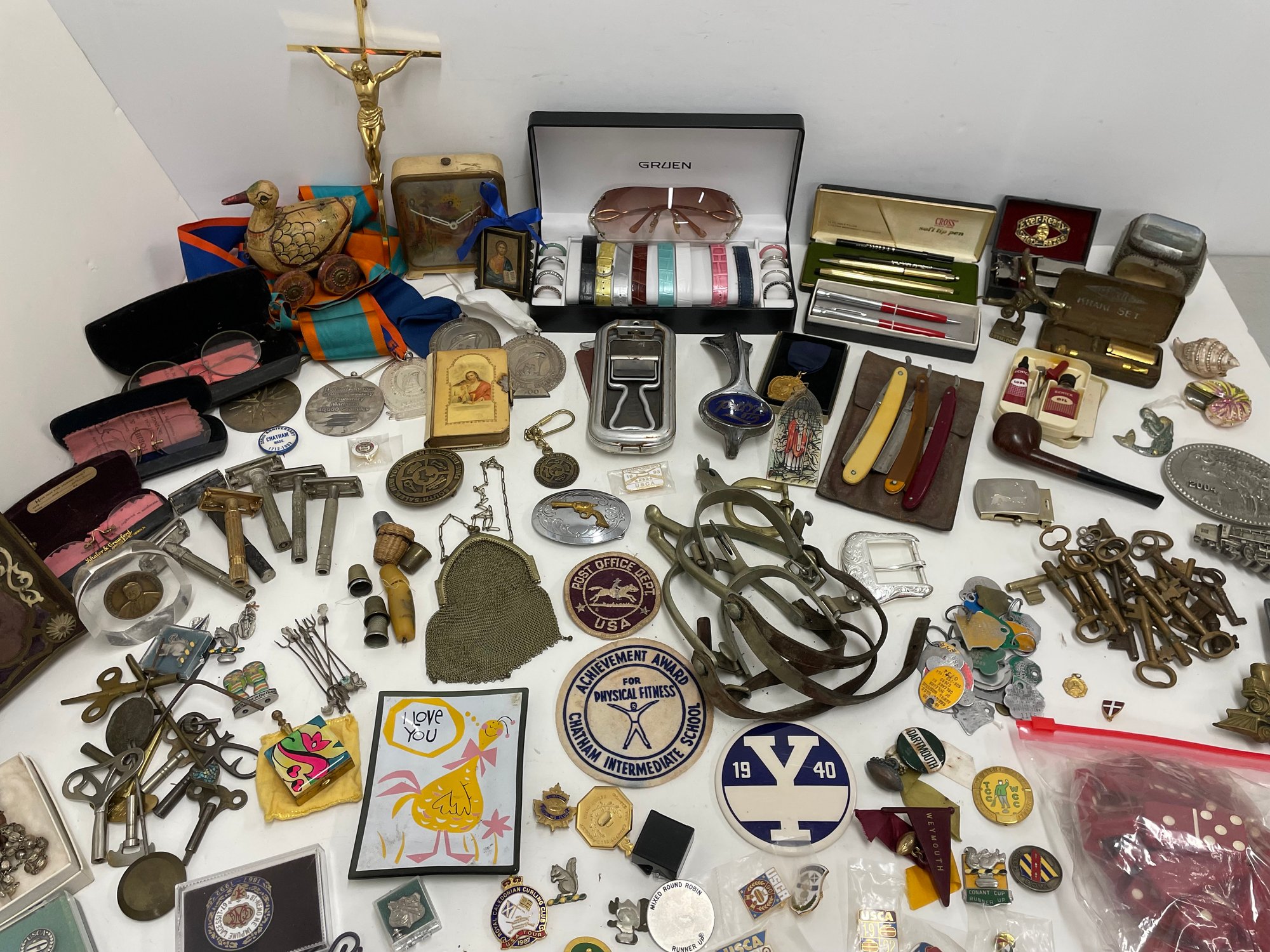 Estate Lot Of Random Assorted Collectible Pieces #23560 | Auctionninja.com