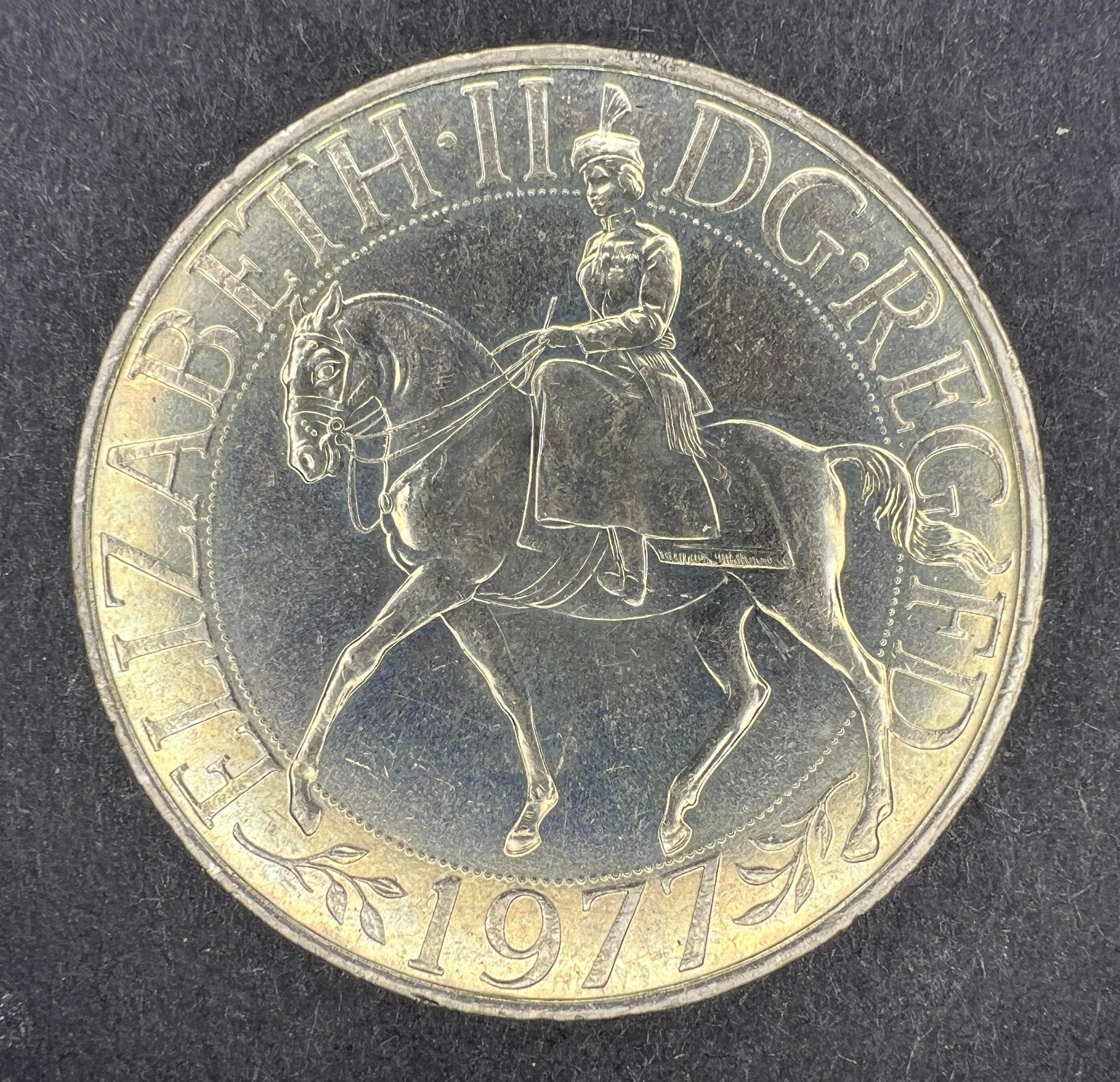 1977 Great Britain QUEEN ELIZABETH 25 YEAR Commemorative CROWN Coin ...