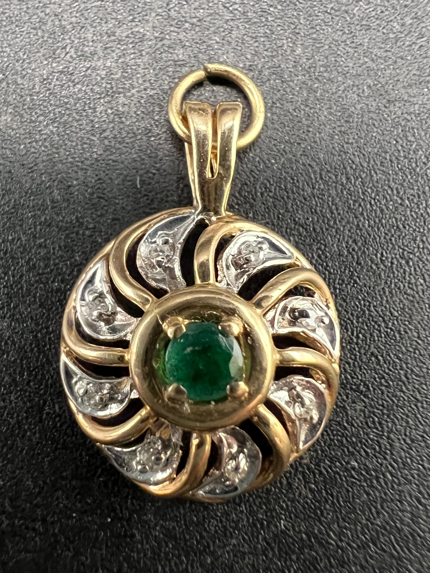 14KT Yellow Gold Emerald And Diamond Pendant Weighs 1.5 Grams #27720 ...