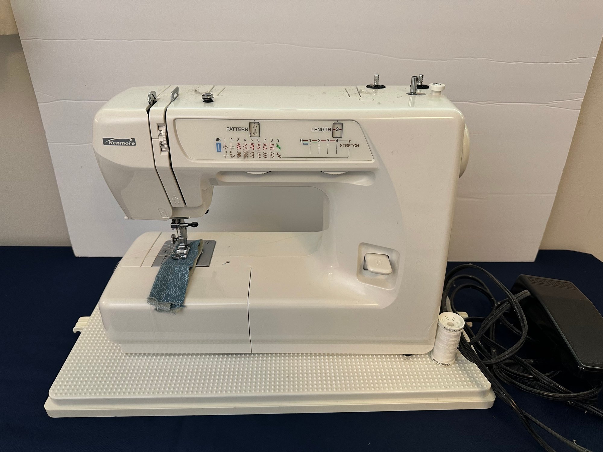 Kenmore Sewing Machine With Case #12822 | Auctionninja.com