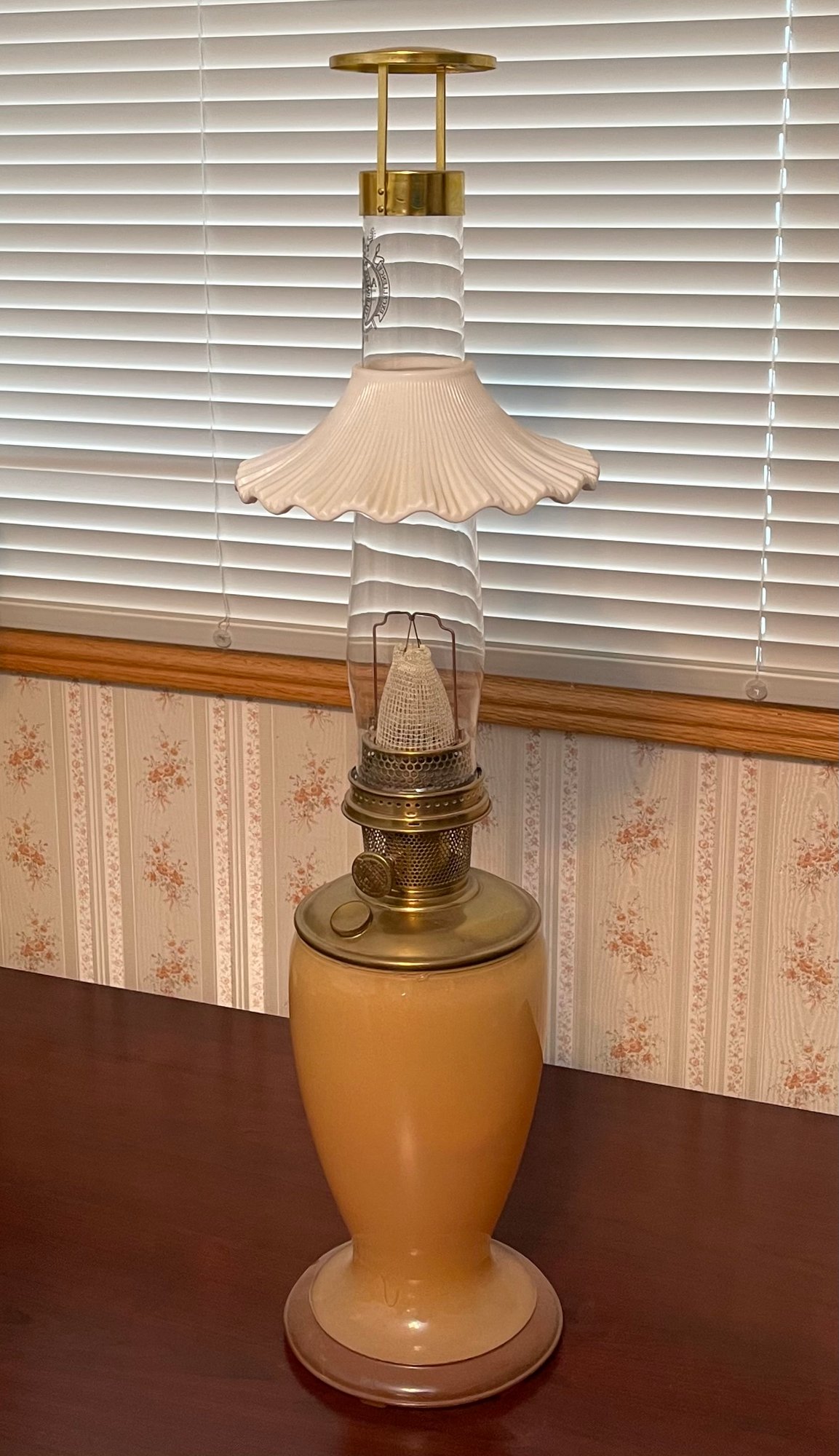 Vintage Tall Aladdin Mantle Lamp Company Oil Lamp #23019 | Auctionninja.com
