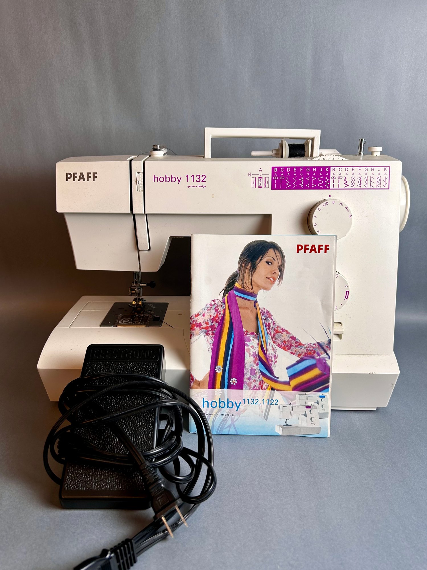 Pfaff Hobby 1132 Sewing Machine #59197 | Auctionninja.com