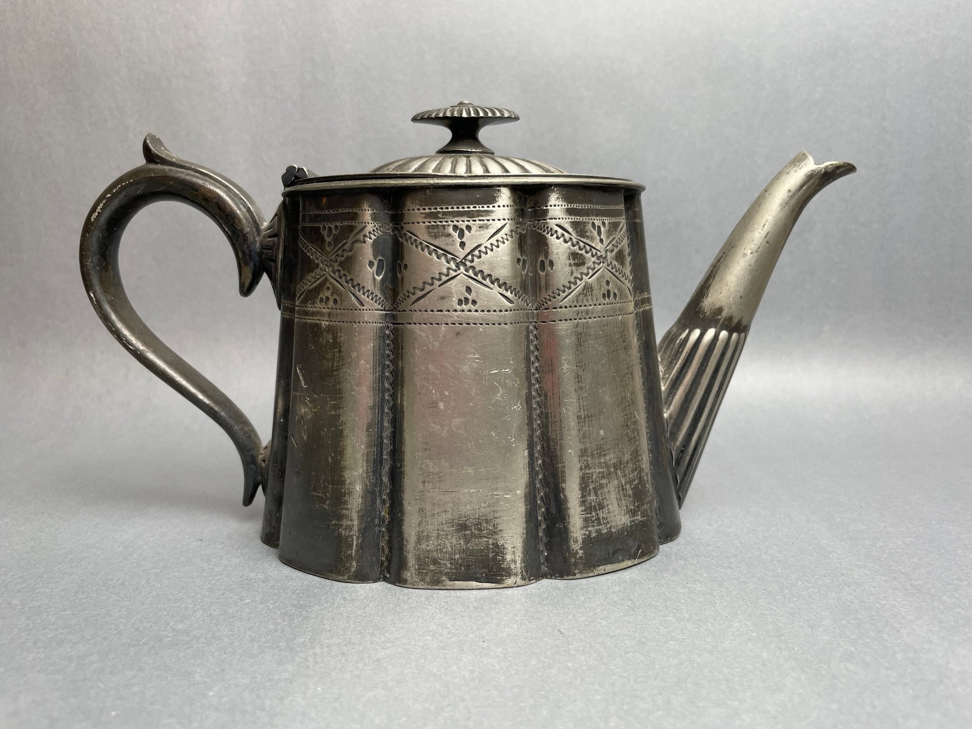 Antique THD & Co. Silver Plate Teapot #50105 | Auctionninja.com