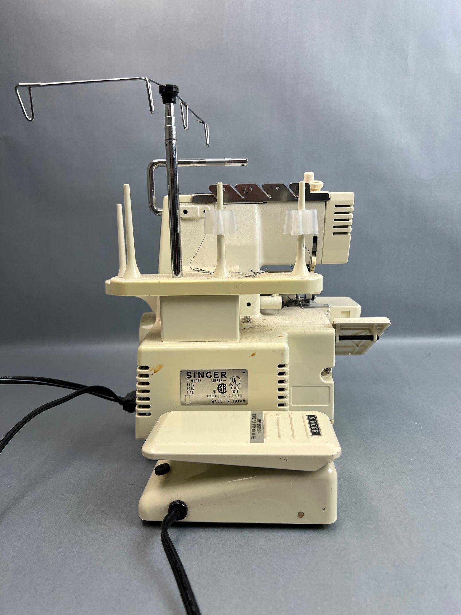 Singer Ultralock 14u34 Sewing Machine #67979 | Auctionninja.com