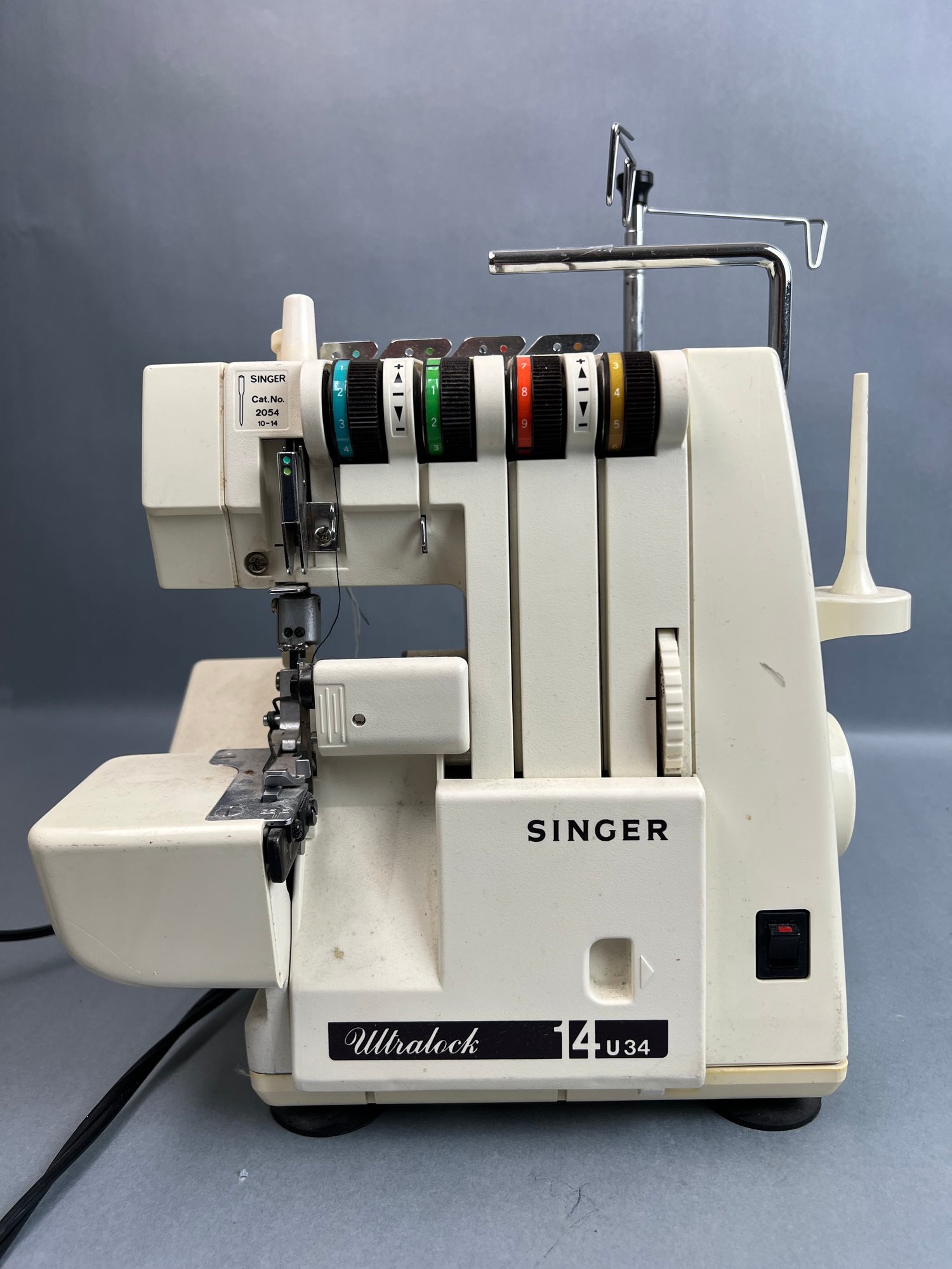 Singer Ultralock 14u34 Sewing Machine #67979 | Auctionninja.com