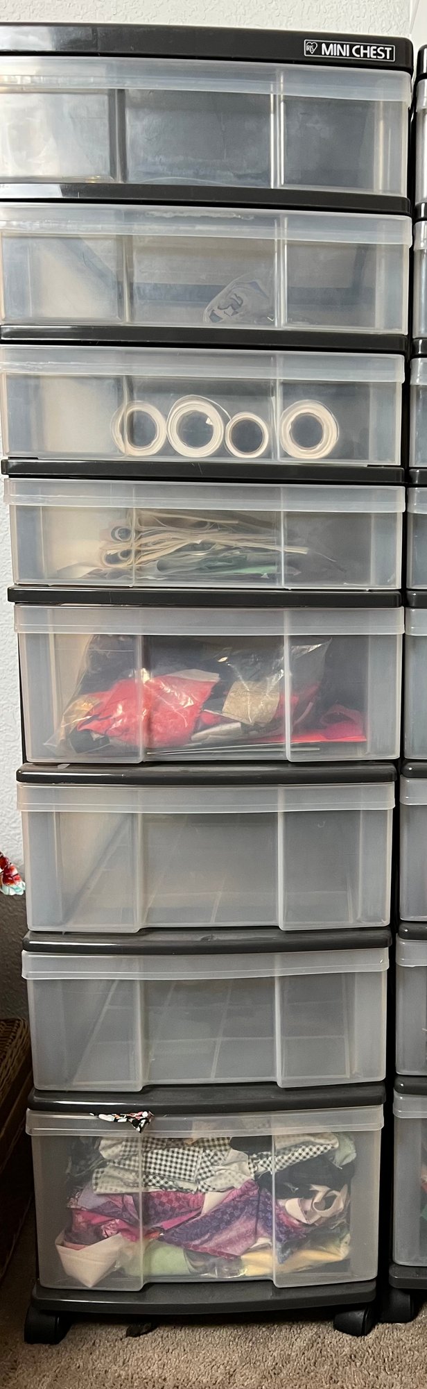 Iris Mini Chest With Wheels And Contents 5 #63412 | Auctionninja.com