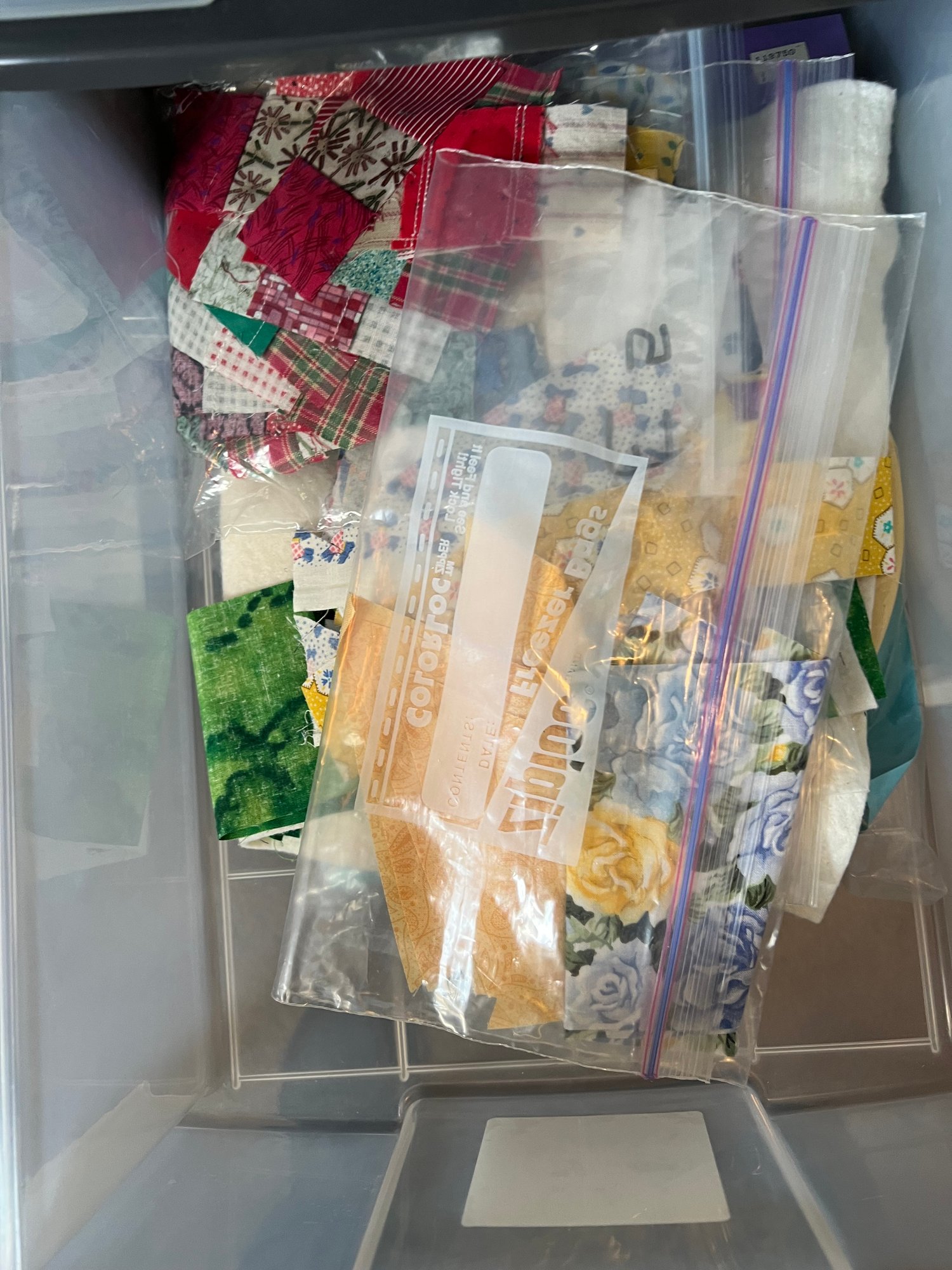 Iris Mini Chest With Wheels And Contents 6 #63414 | Auctionninja.com