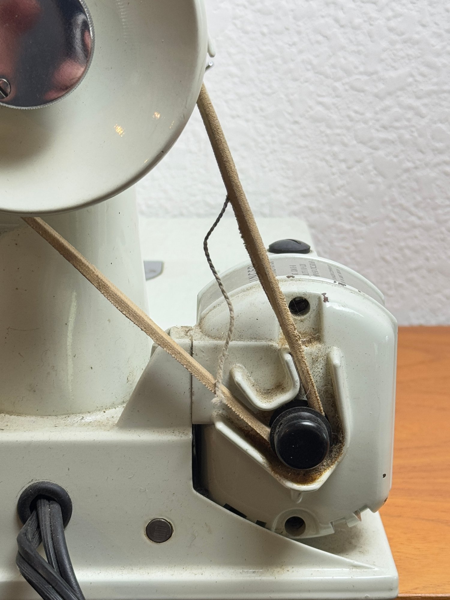 Singer 221k White Featherweight Singer Sewing Machine #63374 ...