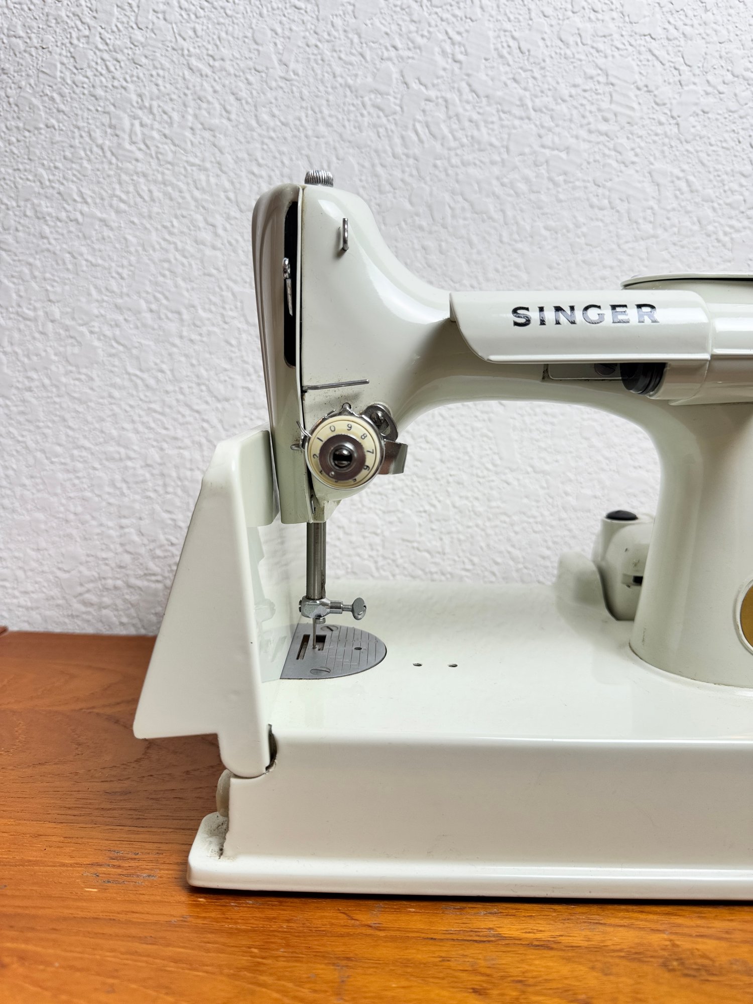 Singer 221k White Featherweight Singer Sewing Machine #63374 ...