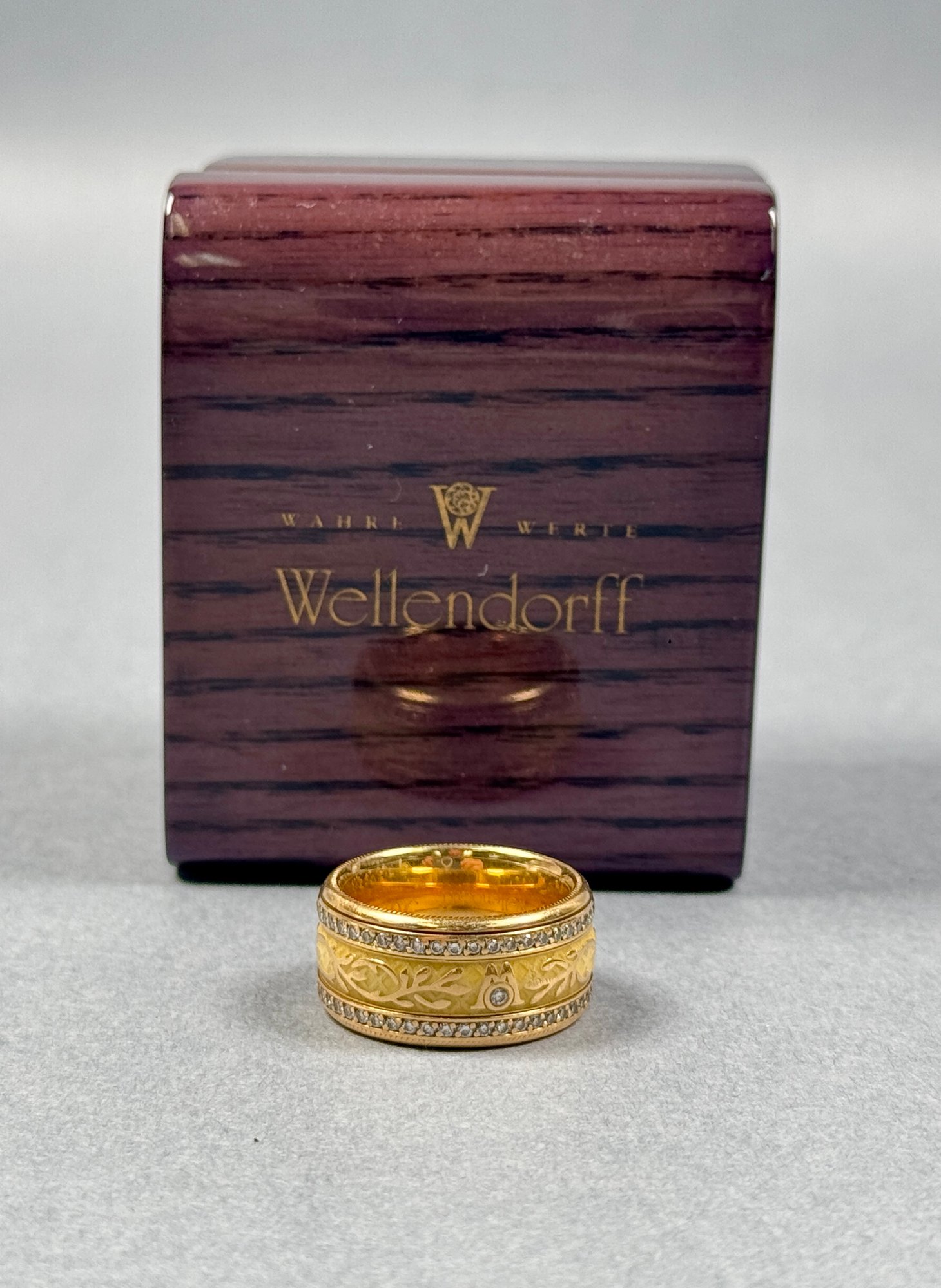 18k Wellendorff Double Diamond Strand Enamel Ring #68174 | Auctionninja.com