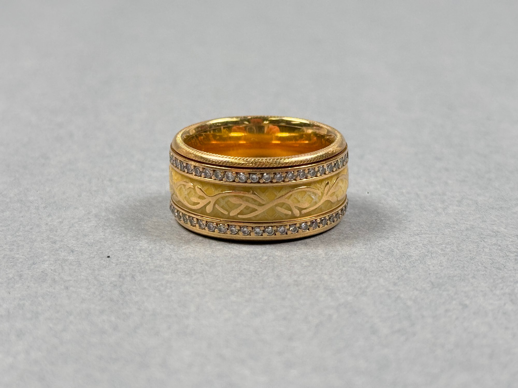 18k Wellendorff Double Diamond Strand Enamel Ring #68174 | Auctionninja.com