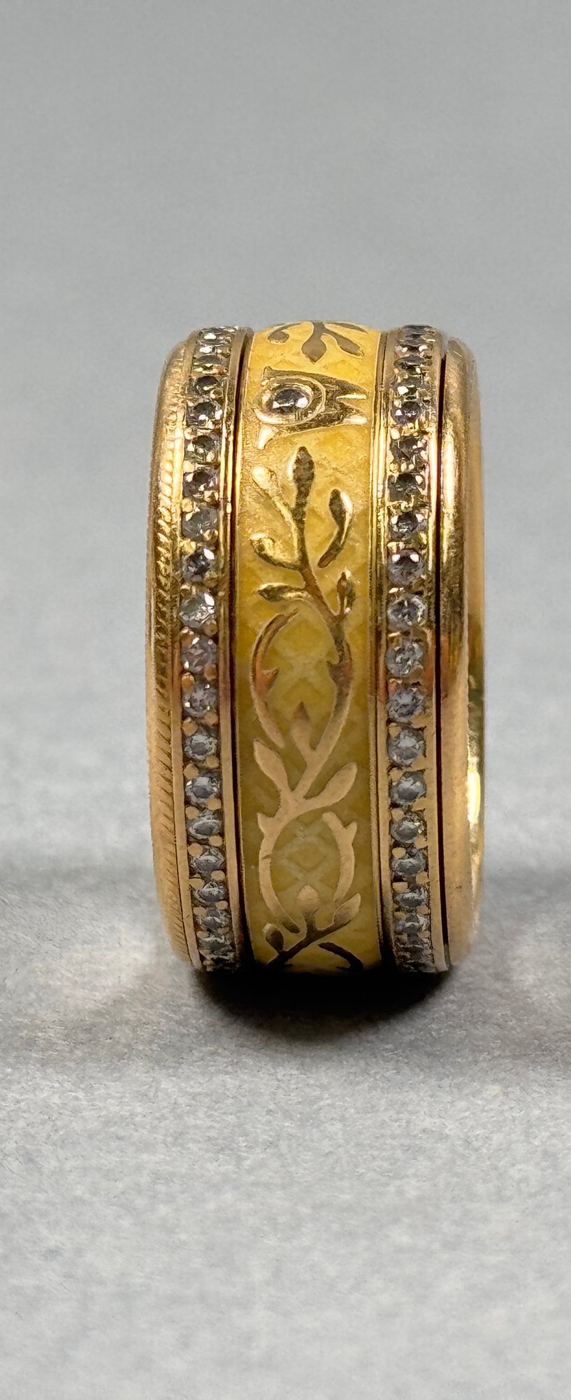 18k Wellendorff Double Diamond Strand Enamel Ring #68174 | Auctionninja.com