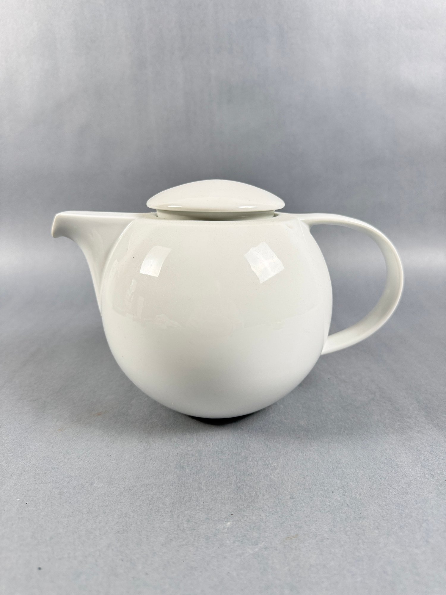 Modernist Studio Nova Teapot #63866 | Auctionninja.com