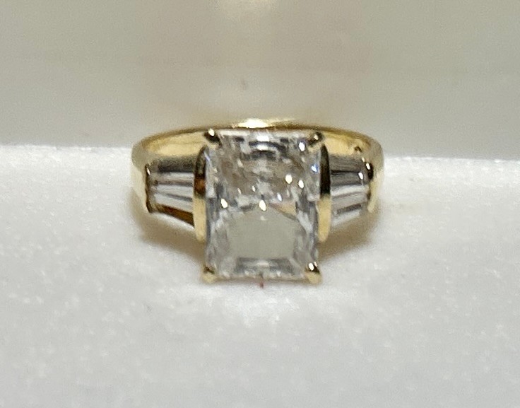 14 Kt Square Cut Gold Ring Size 6 #5940 | Auctionninja.com