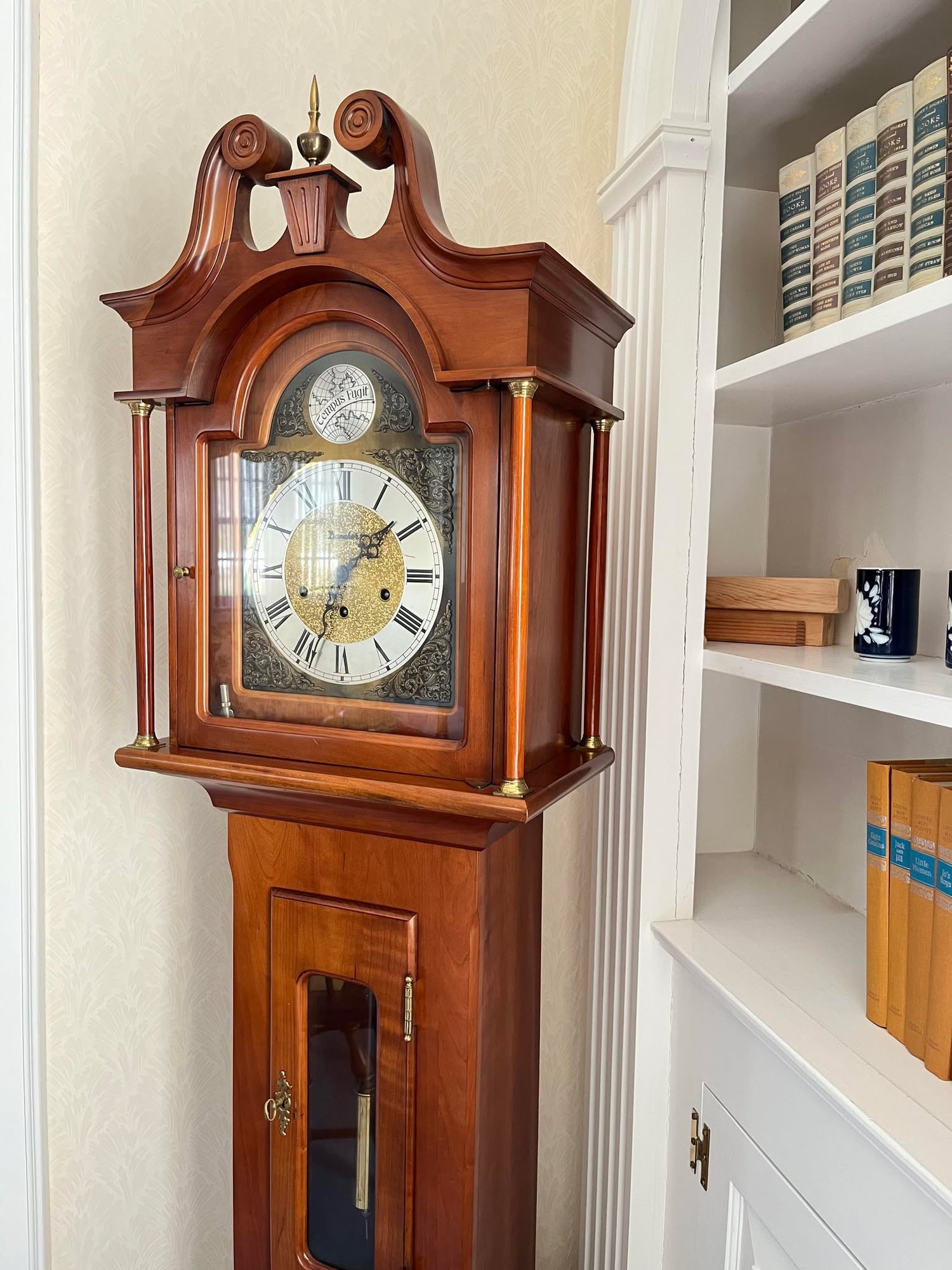 Daneker Mahogany Grandmothers Clock #12906 | Auctionninja.com