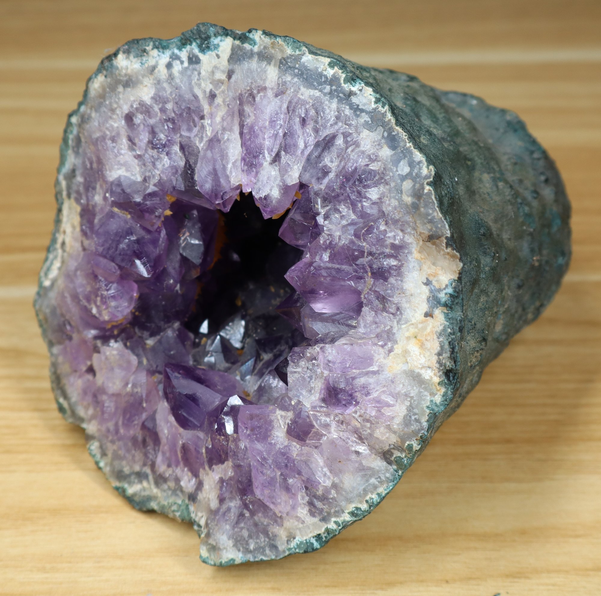 Large Amethyst Geode Formation #6627 | Auctionninja.com
