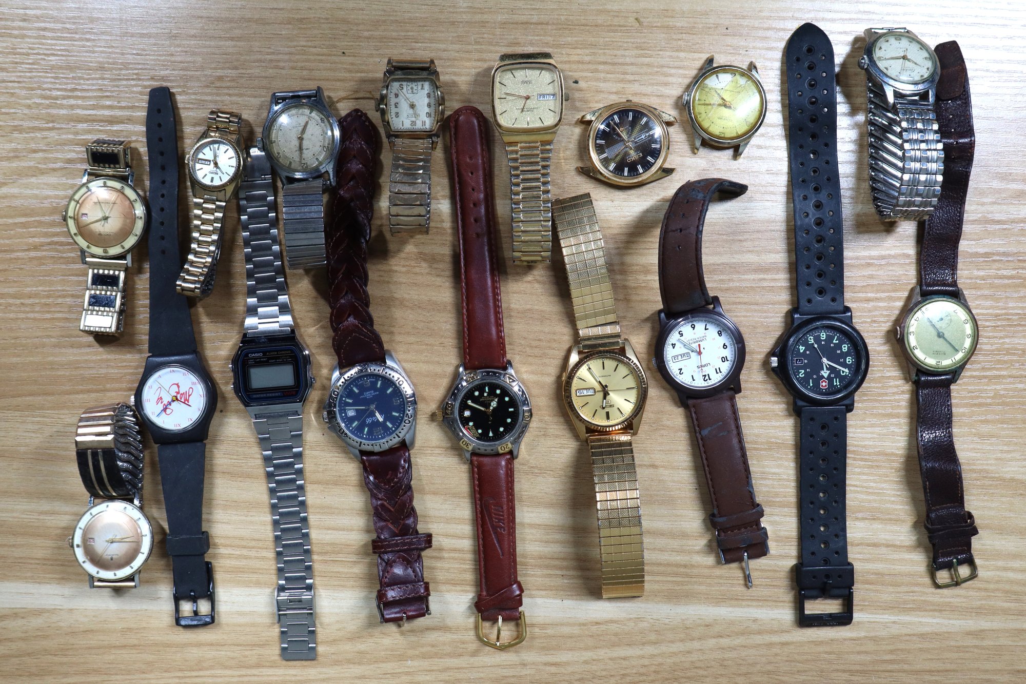 Lot Of Watches- Lorus, Seiko, Casio, And More #10206 | Auctionninja.com