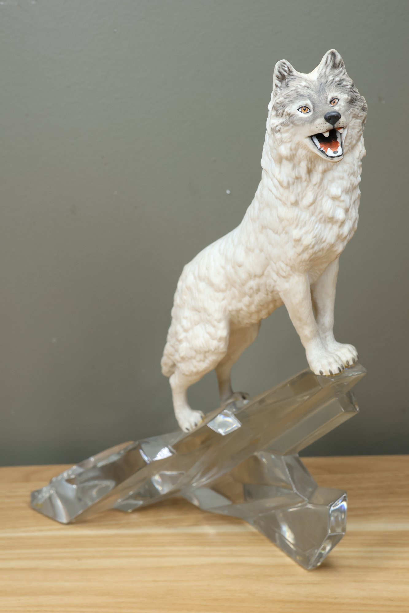1990 Franklin Mint Cry Of The North White Wolf #5992 | Auctionninja.com