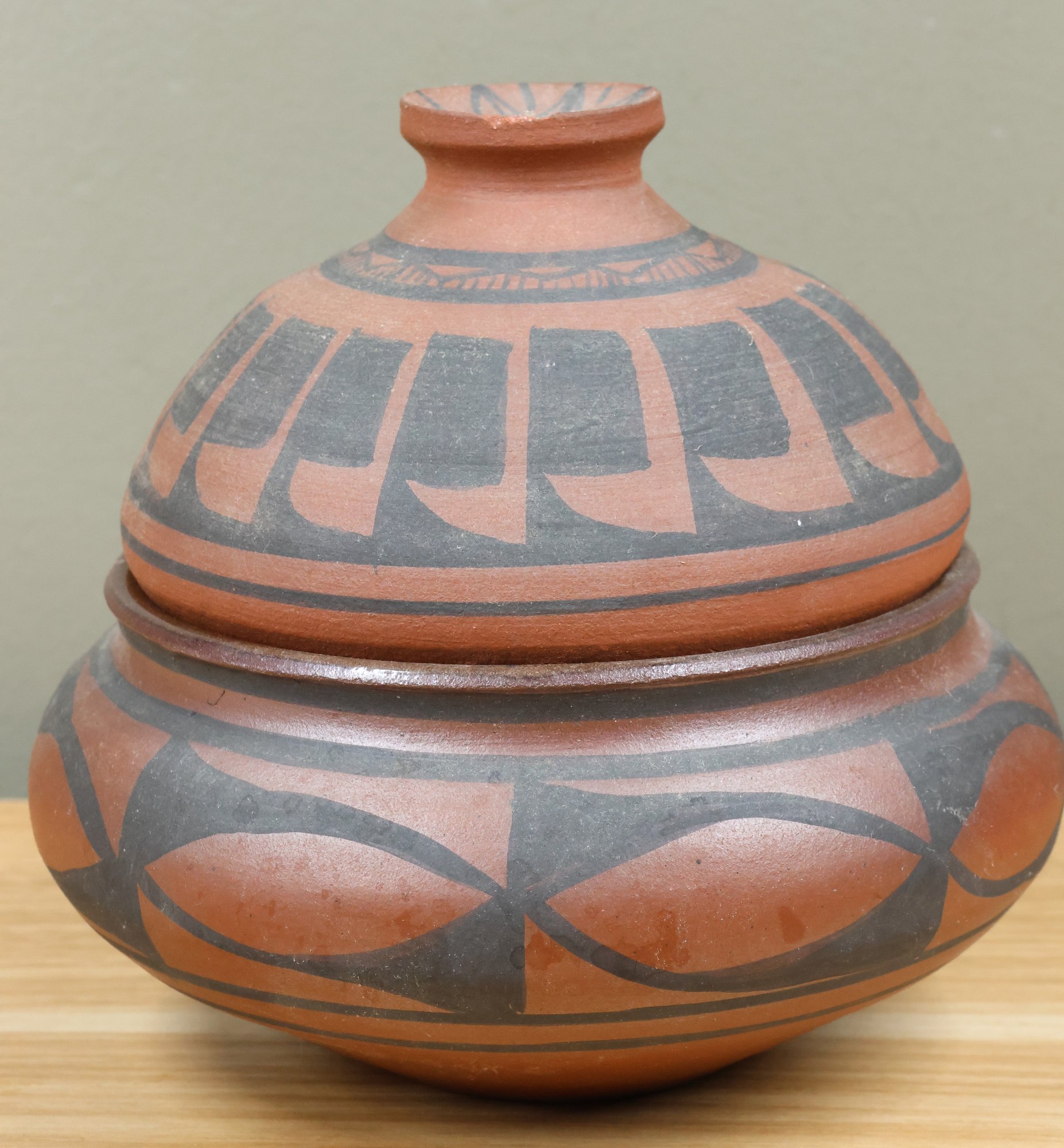 Shoshone Native American Pottery Signed #114 #6034 | Auctionninja.com