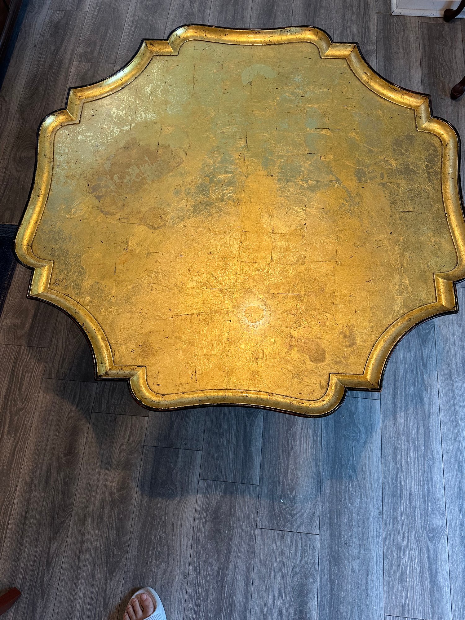 Kittinger Gold Leaf Scalloped Coffee Table KT2408 #1237 | Auctionninja.com