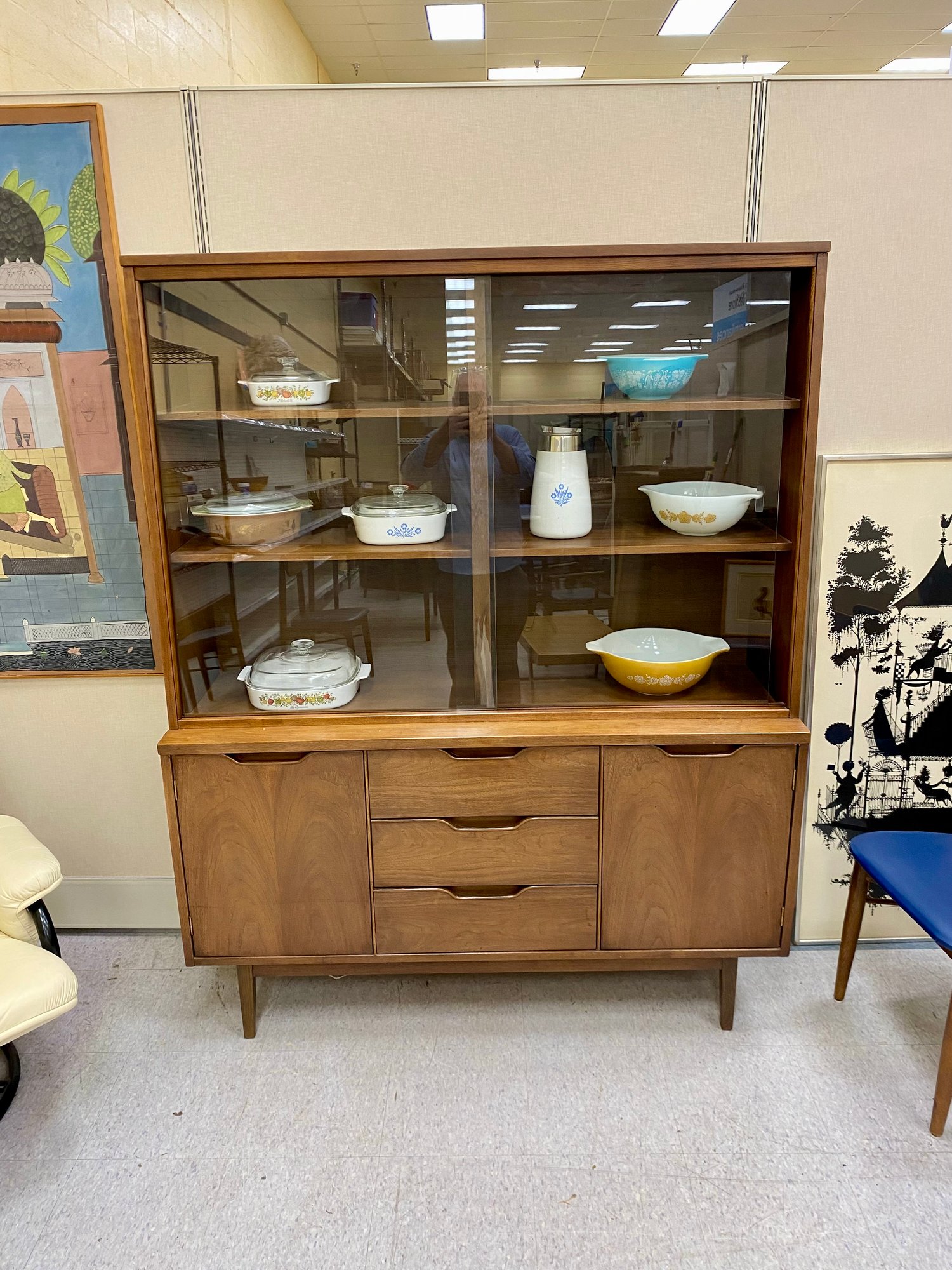 Mid Century Hutch Stanley Display Cabinet Buffet #3197 | Auctionninja.com