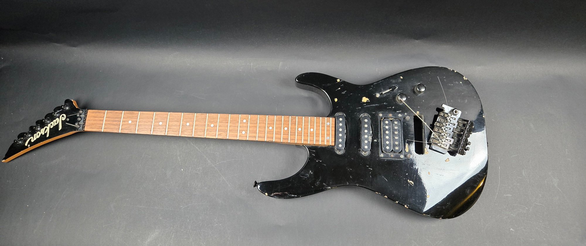 Vintage Jackson Guitar In Rough Shape With Case #10926 | Auctionninja.com