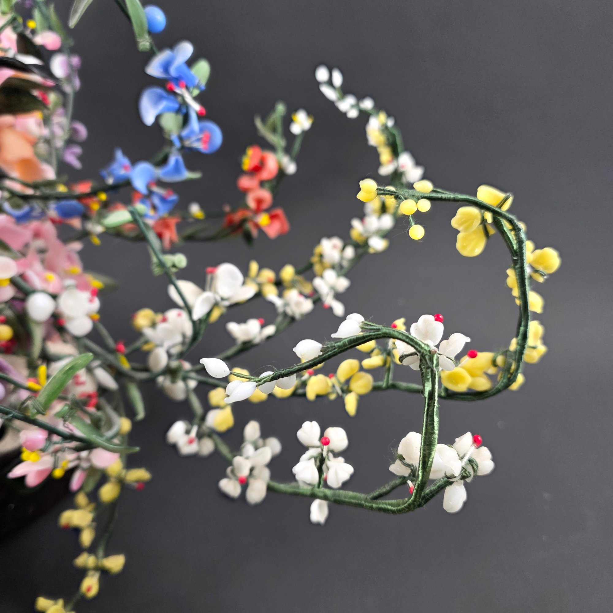 Glass Floral Arrangement In The Yaun Feng Oriental Style Japanese ...