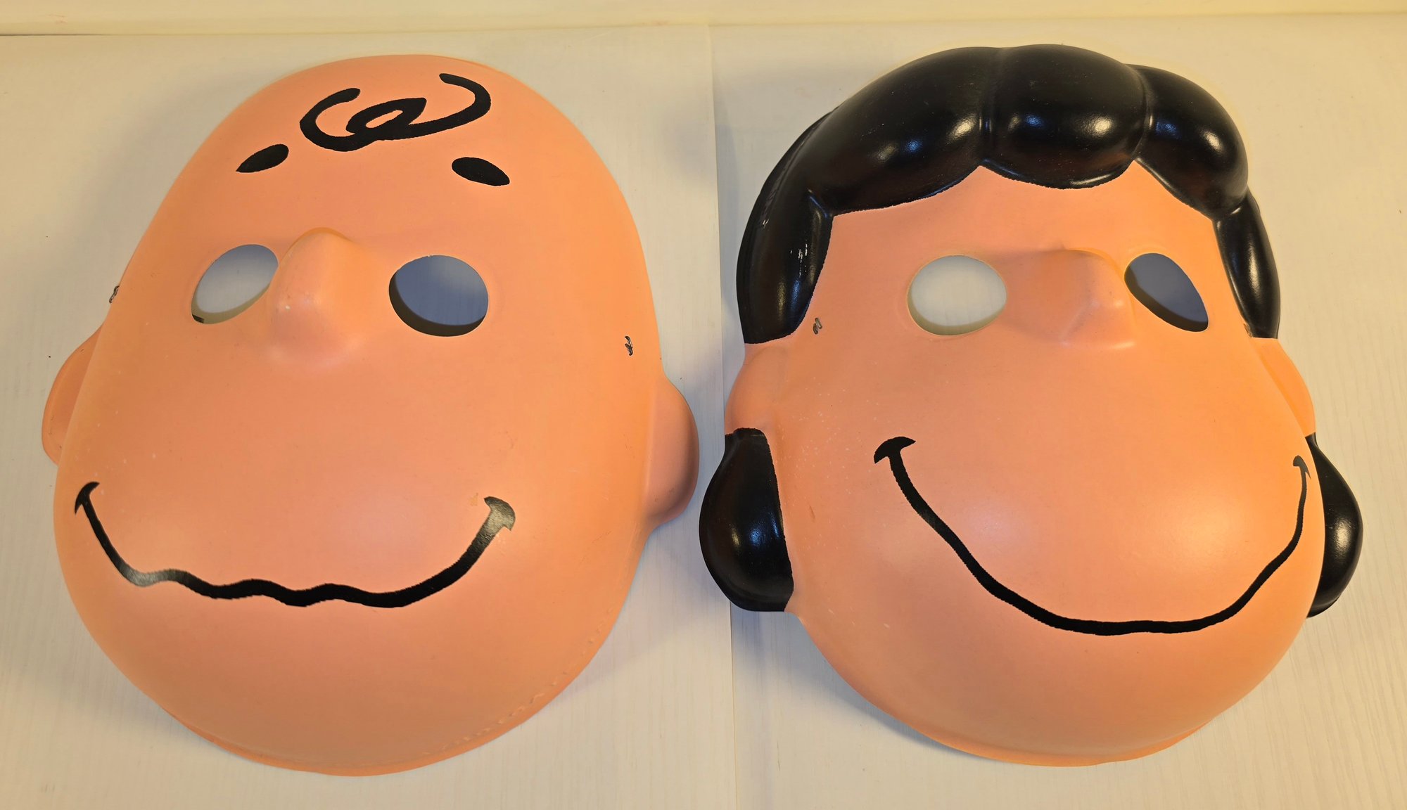 Peanuts Charlie Brown & Lucy Mask #4187 | Auctionninja.com