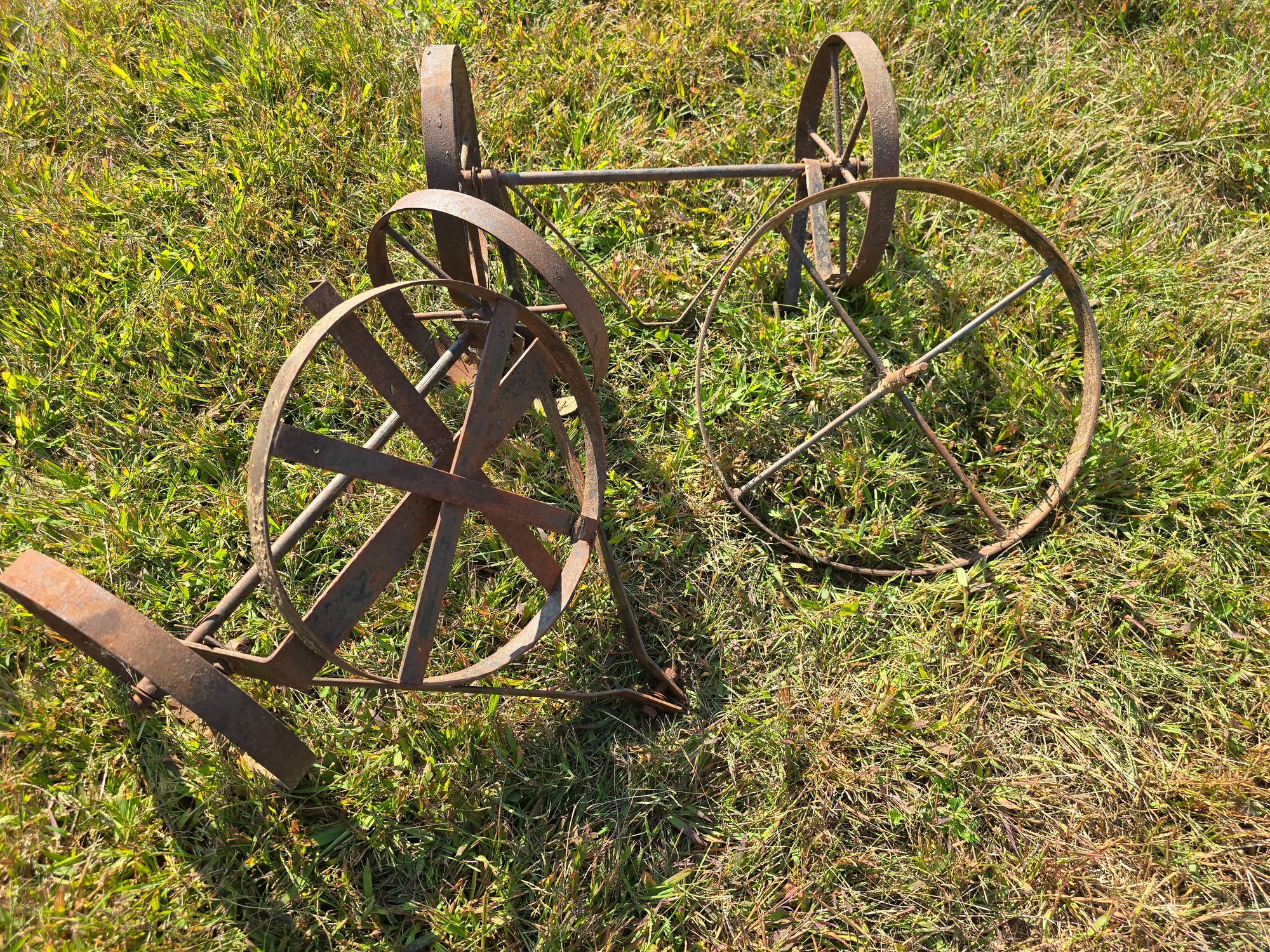 Antique Metal Wheels Great Lawn And Garden Decor #4289 | Auctionninja.com