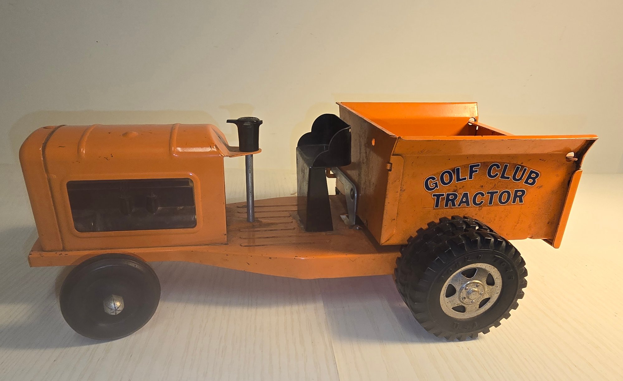 Vintage Tonka Pressed Steel Golf Club Tractor #4528 | Auctionninja.com