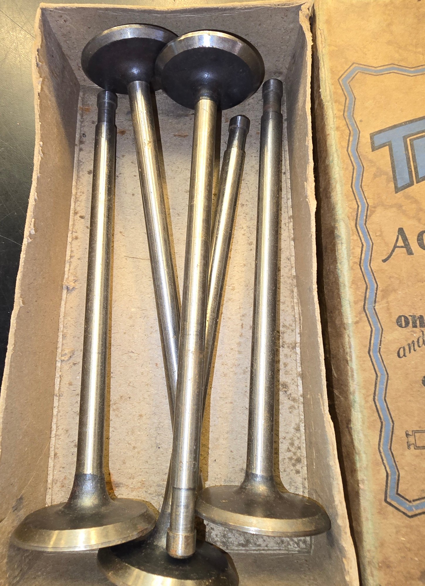 Vintage Trindl Valves Box With 5 Valves #4759 | Auctionninja.com