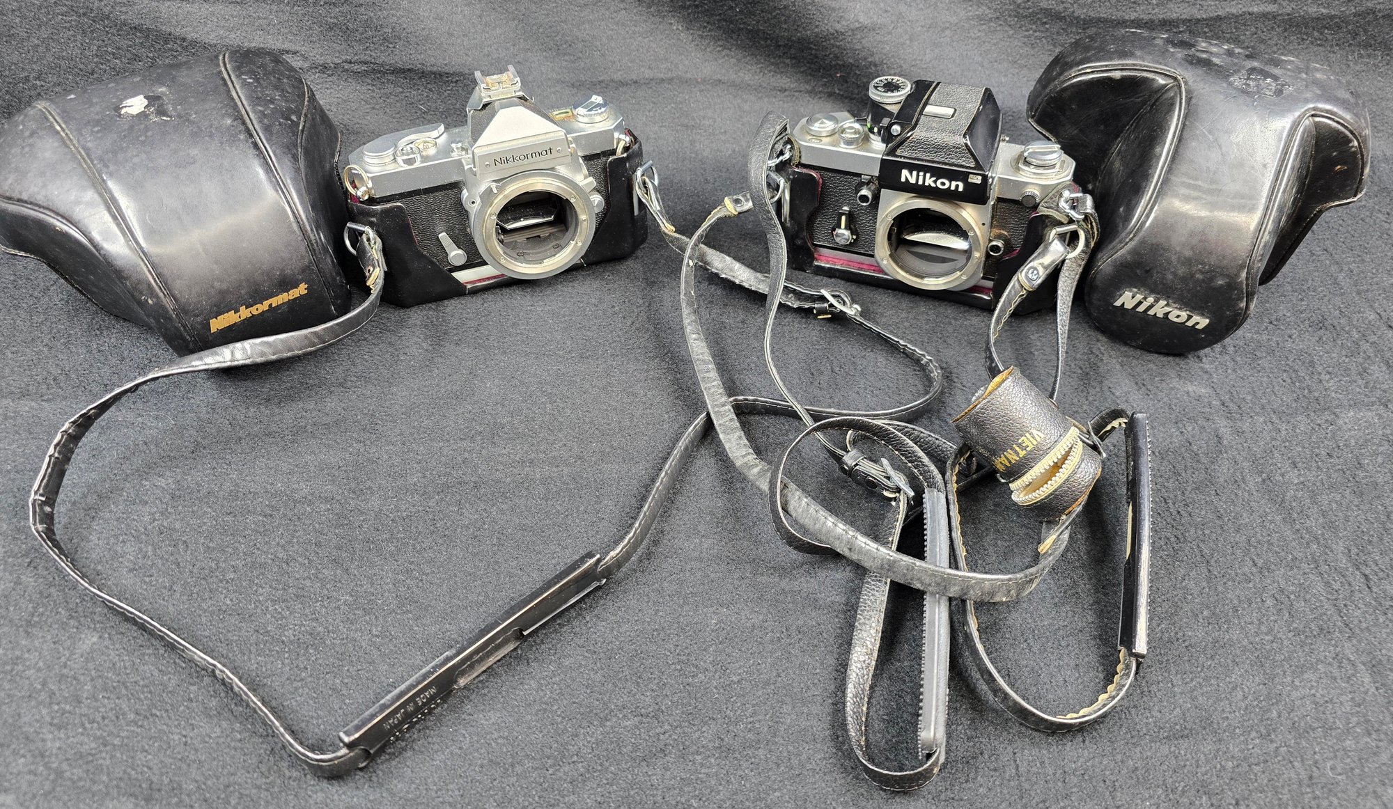 2 Vintage 35mm Cameras Nikon & Nikkormat No Lenses #5762 | Auctionninja.com