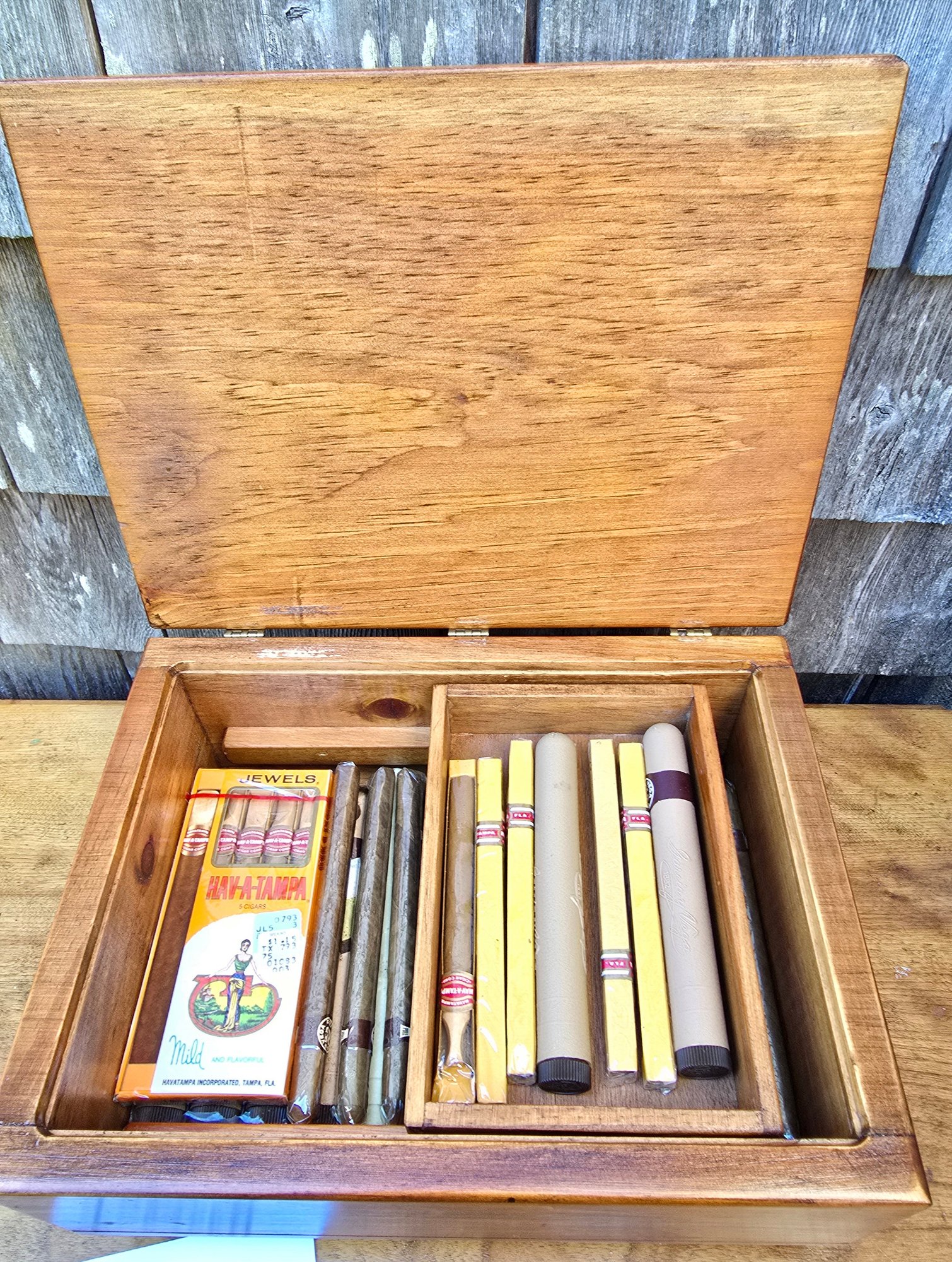 Vintage Hand Carved Top Cigar Humidor With Cigars #8549 | Auctionninja.com