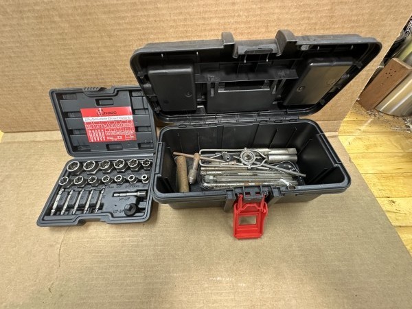 Small Tool Box With Taps & Extractor Set #12756 | Auctionninja.com