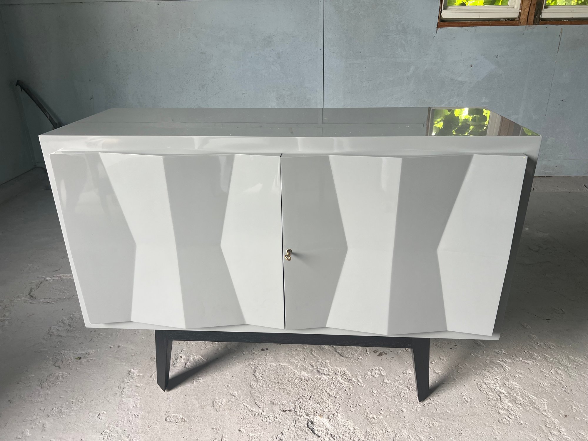 Therien Studio Edo Credenza #4673 | Auctionninja.com