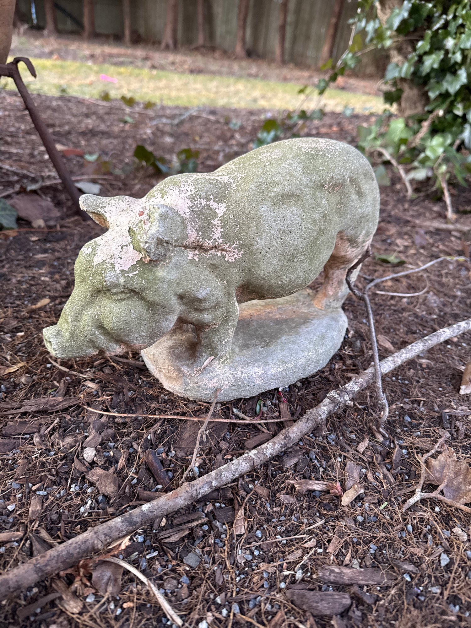 Concrete Pig #6359 | Auctionninja.com