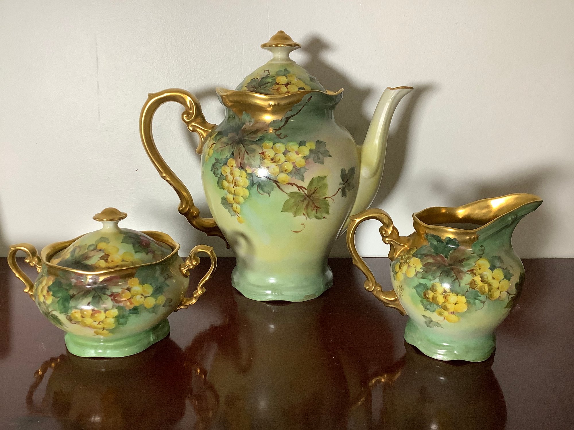 Very Large Tea Pot With Lidded Sugar & Creamer #16188 | Auctionninja.com