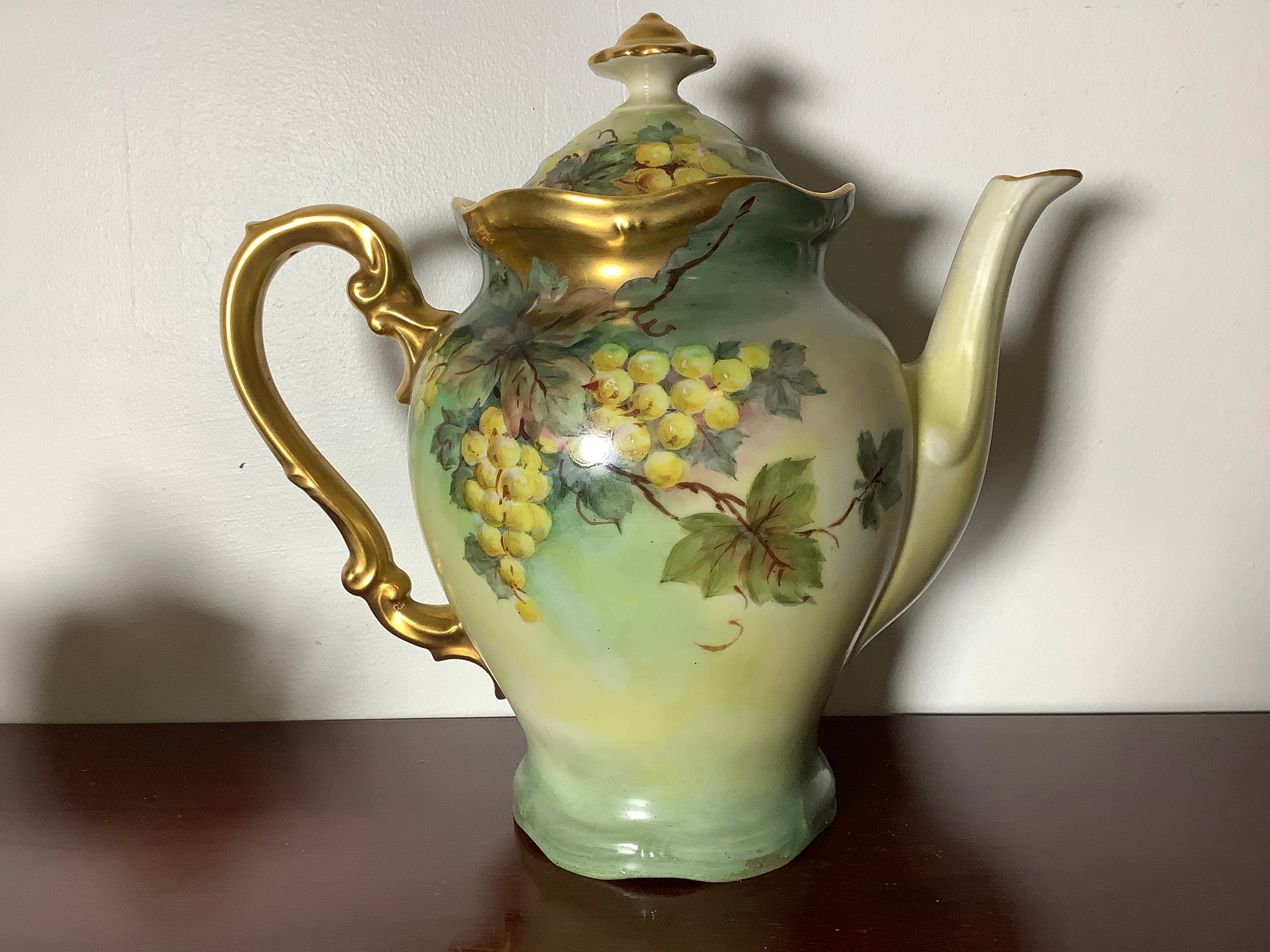 Very Large Tea Pot With Lidded Sugar & Creamer #16188 | Auctionninja.com
