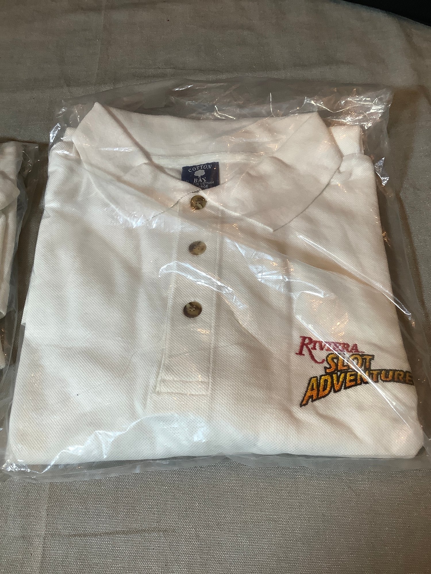 New Riviera Slot Adventure Collared Shirts #16417 | Auctionninja.com