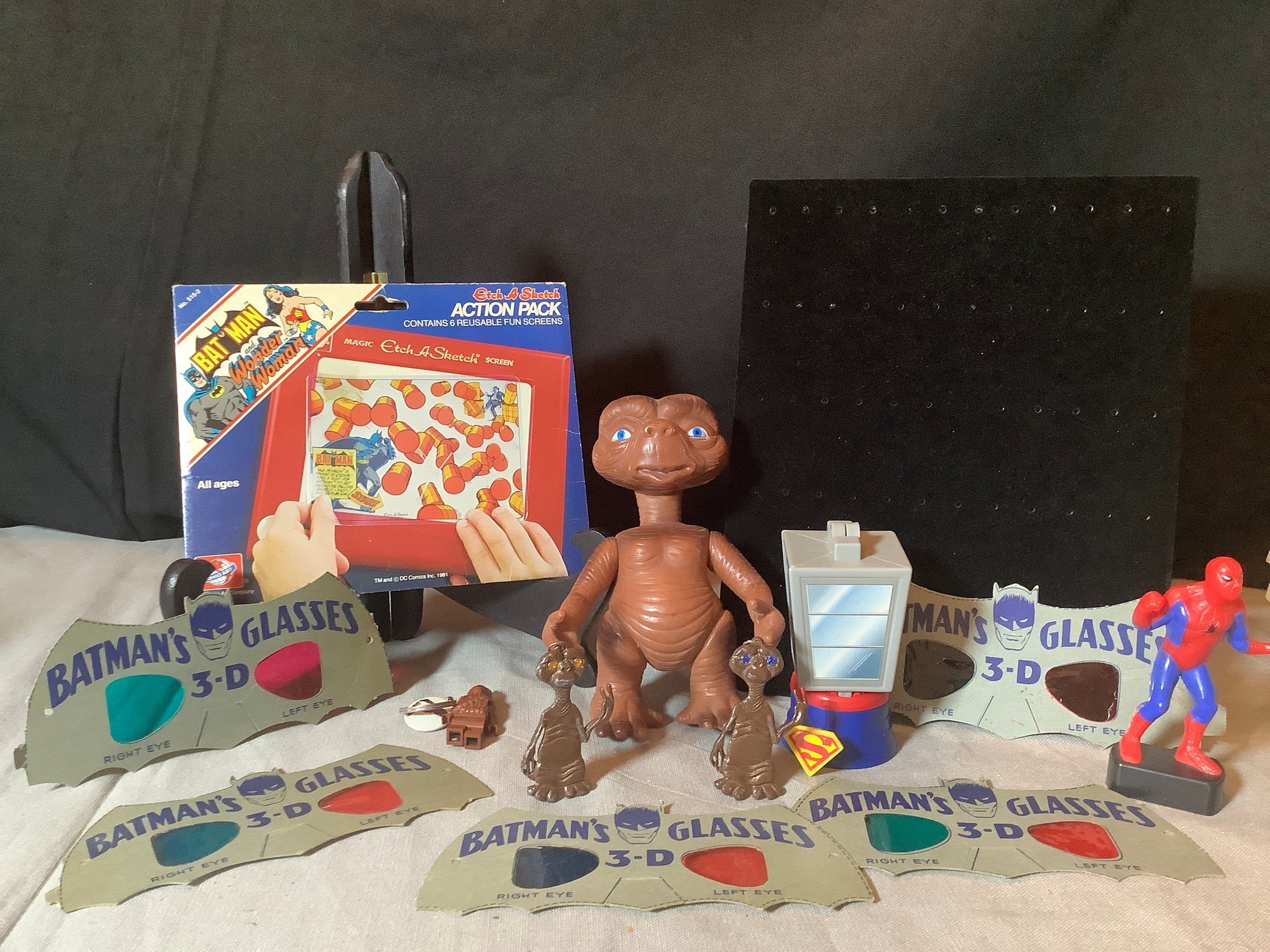 Superman Spinner, Batman 3-D Glasses, E.T ET Jewelry And More #18295 ...