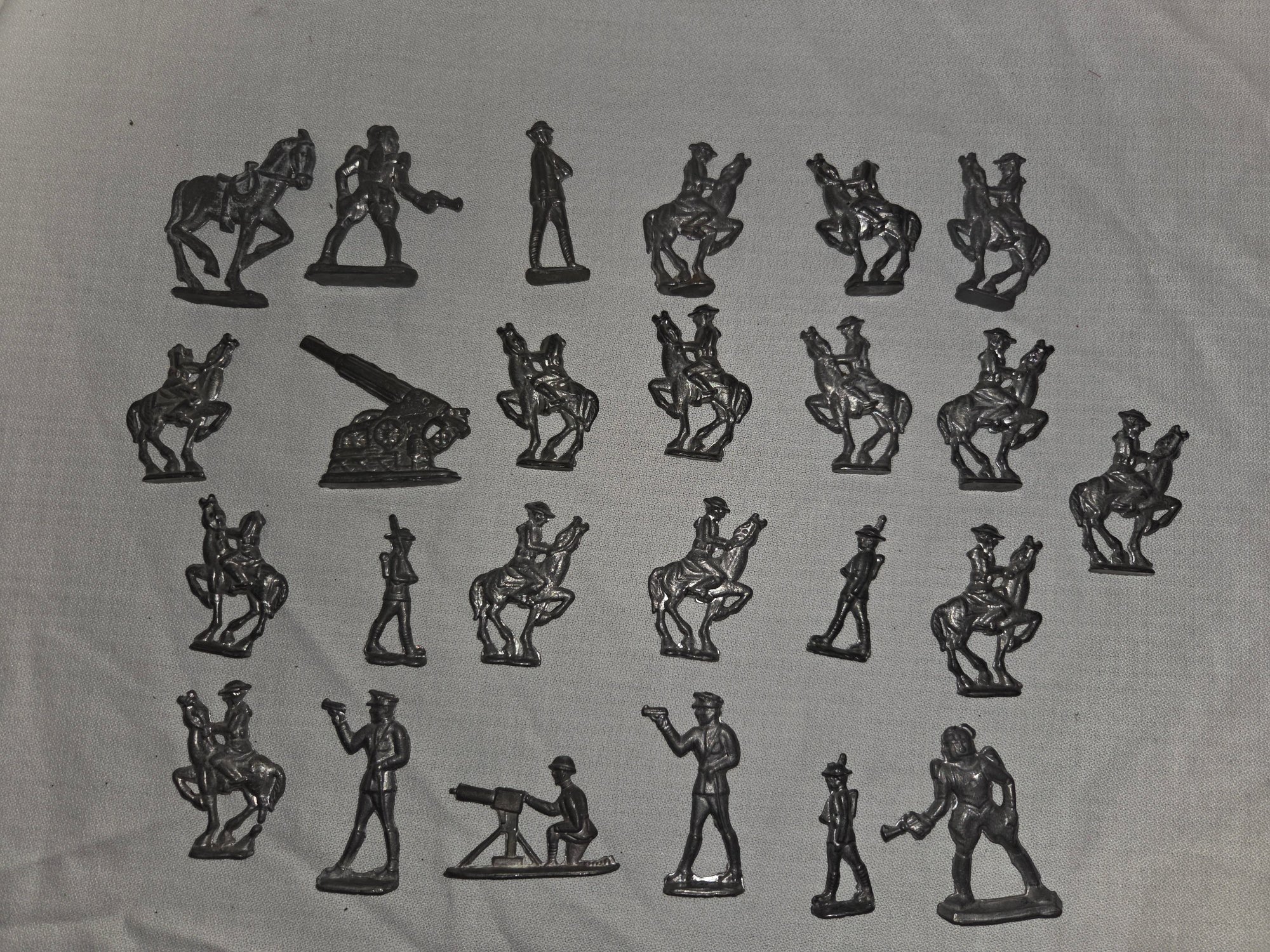 Vintage Lead Toy Soldiers Unpainted, 1930's-1950's Toys Soldiers Horses ...
