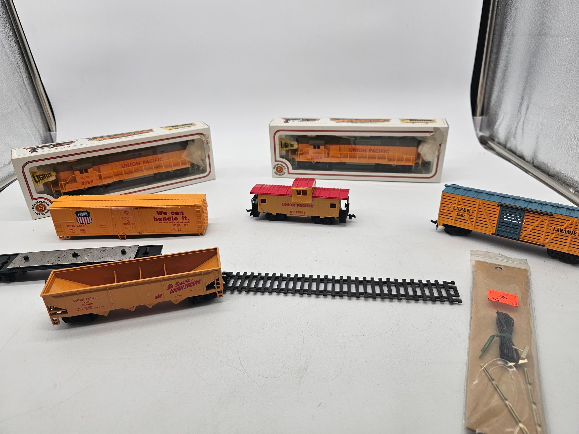 HO Scale Bachmann Trains & Tankers #7104 | Auctionninja.com