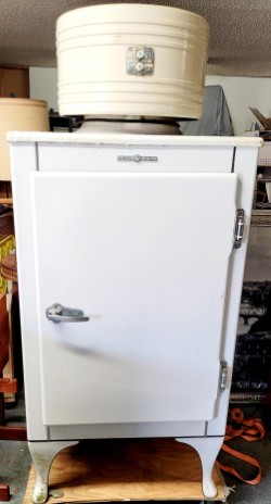 GE "Monitor Top" Electric Refrigerator C.1920-1930 #7943 | Auctionninja.com
