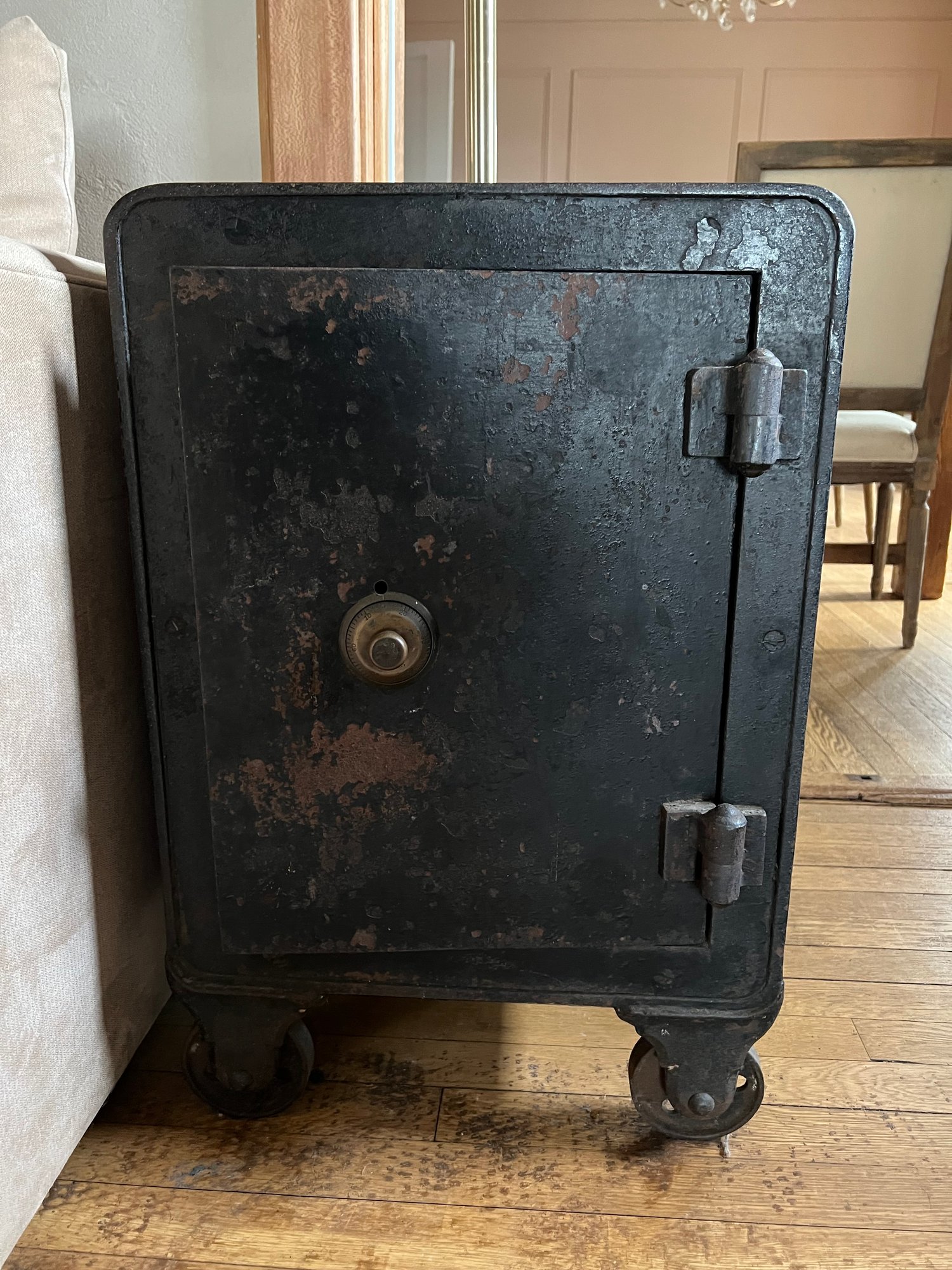 Antique Cast Iron Safe #19194 | Auctionninja.com