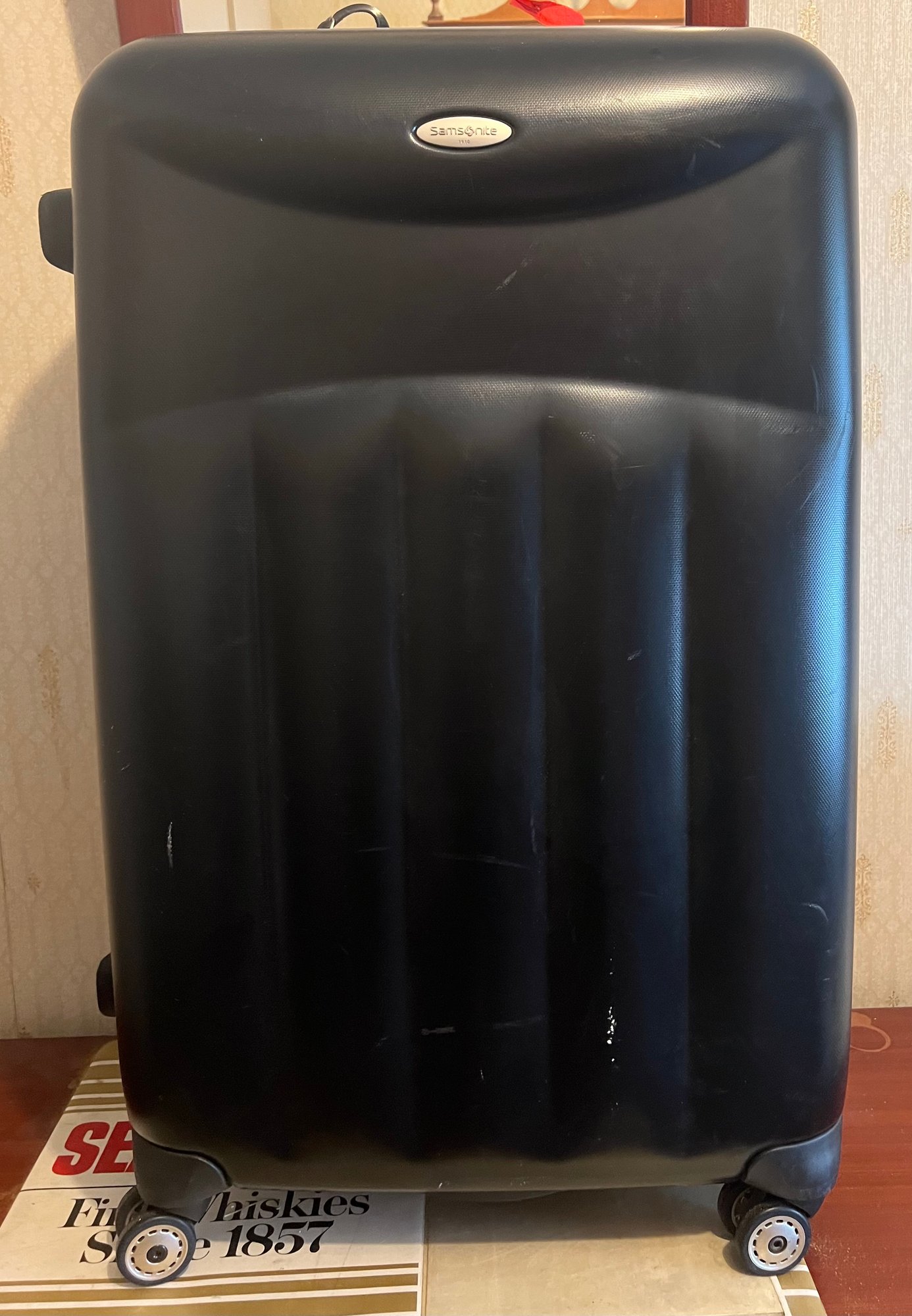 Samsonite Hard Case, Light Weight Large Suitcase #16910 | Auctionninja.com