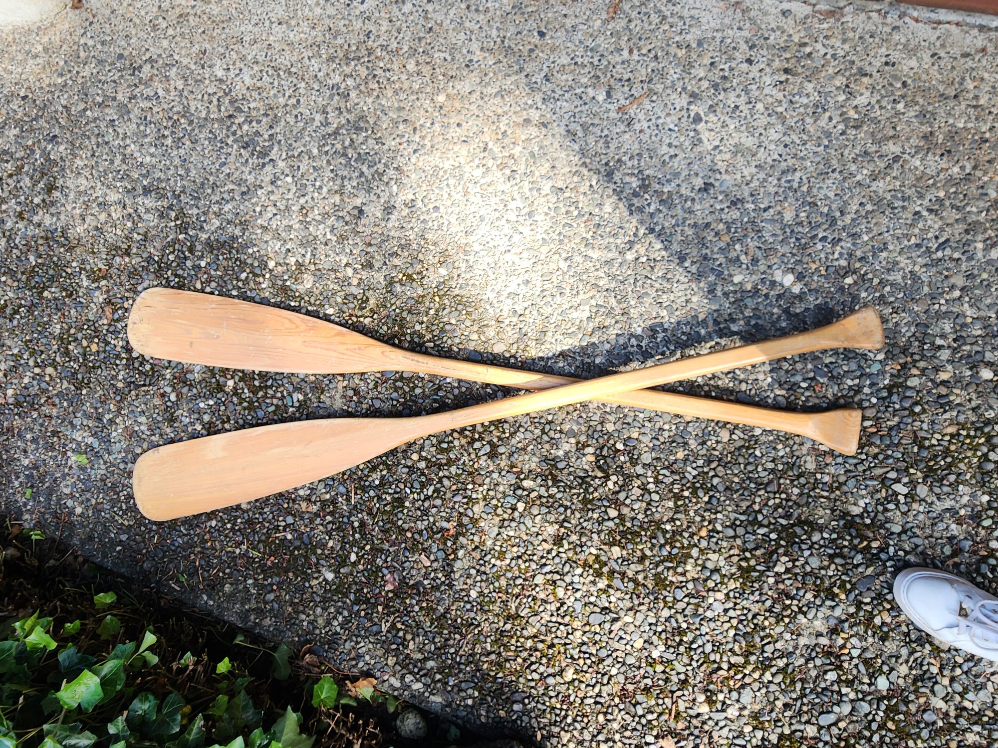 #91 Pair Of 5 Foot Wood Oars #6445 | Auctionninja.com